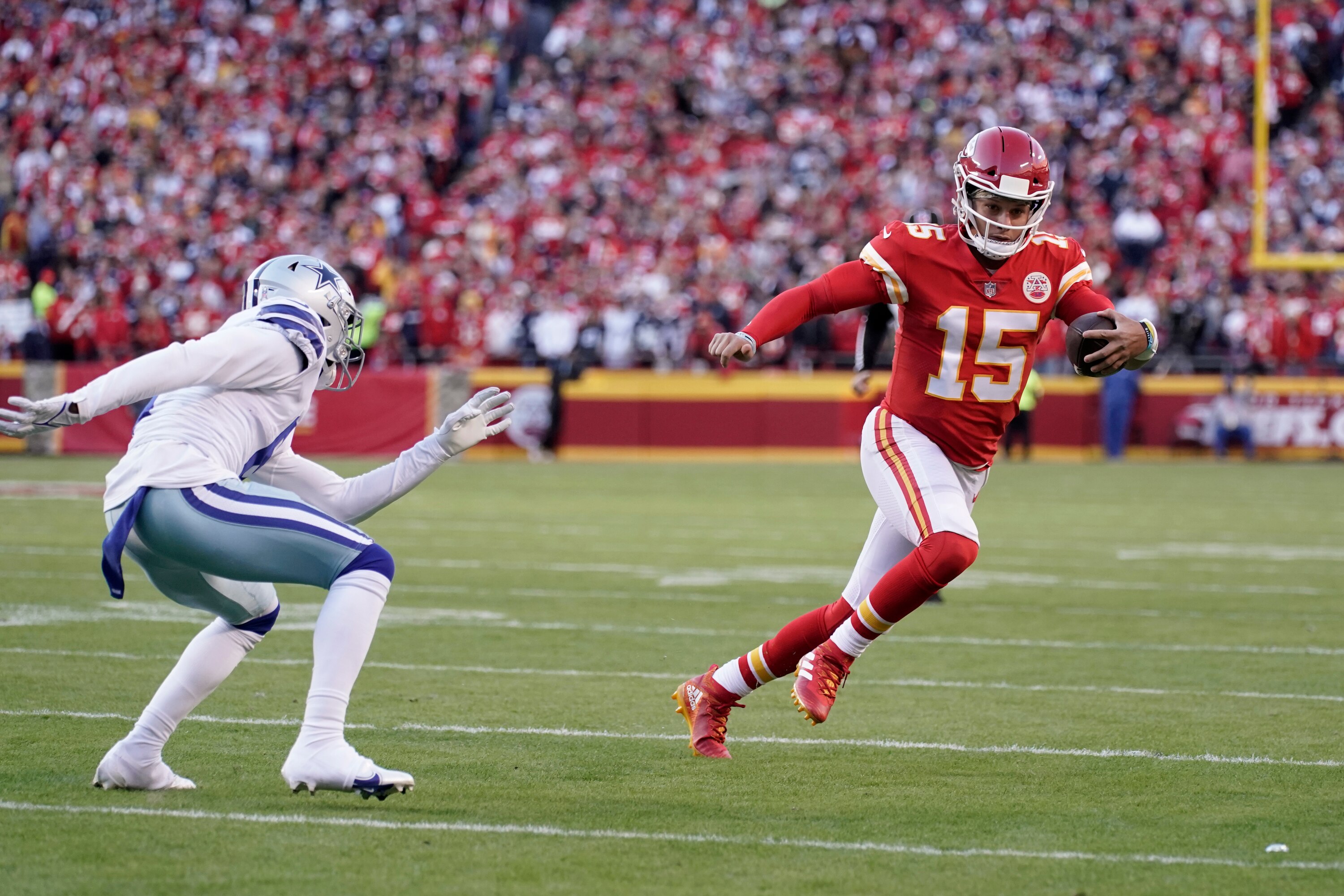 Patrick Mahomes, Chiefs Defeat Dak Prescott, Cowboys for 4th Straight Win