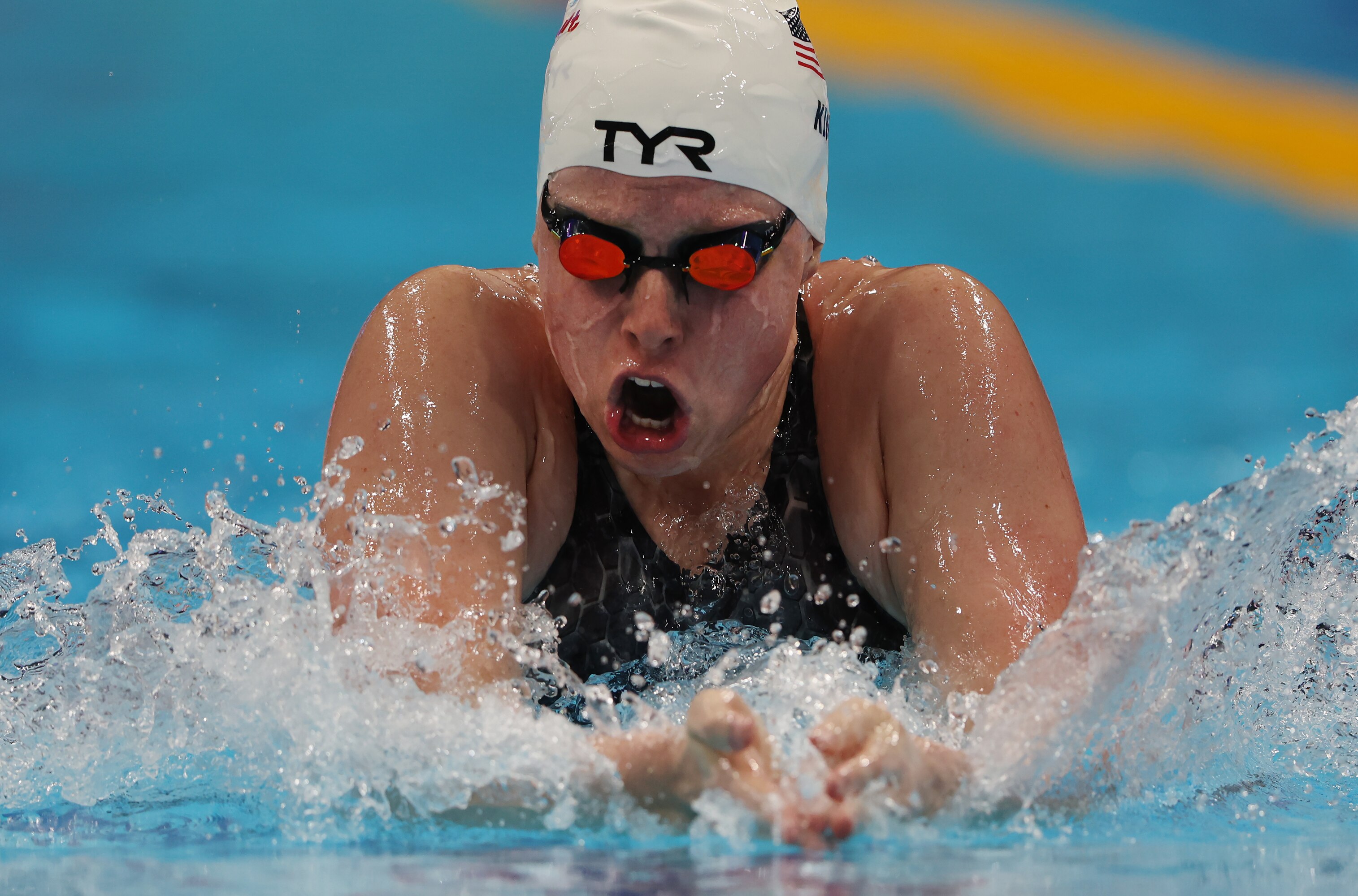 Lilly King Wins Gold Medal in 200m Breaststroke at 2022 World Swimming ...