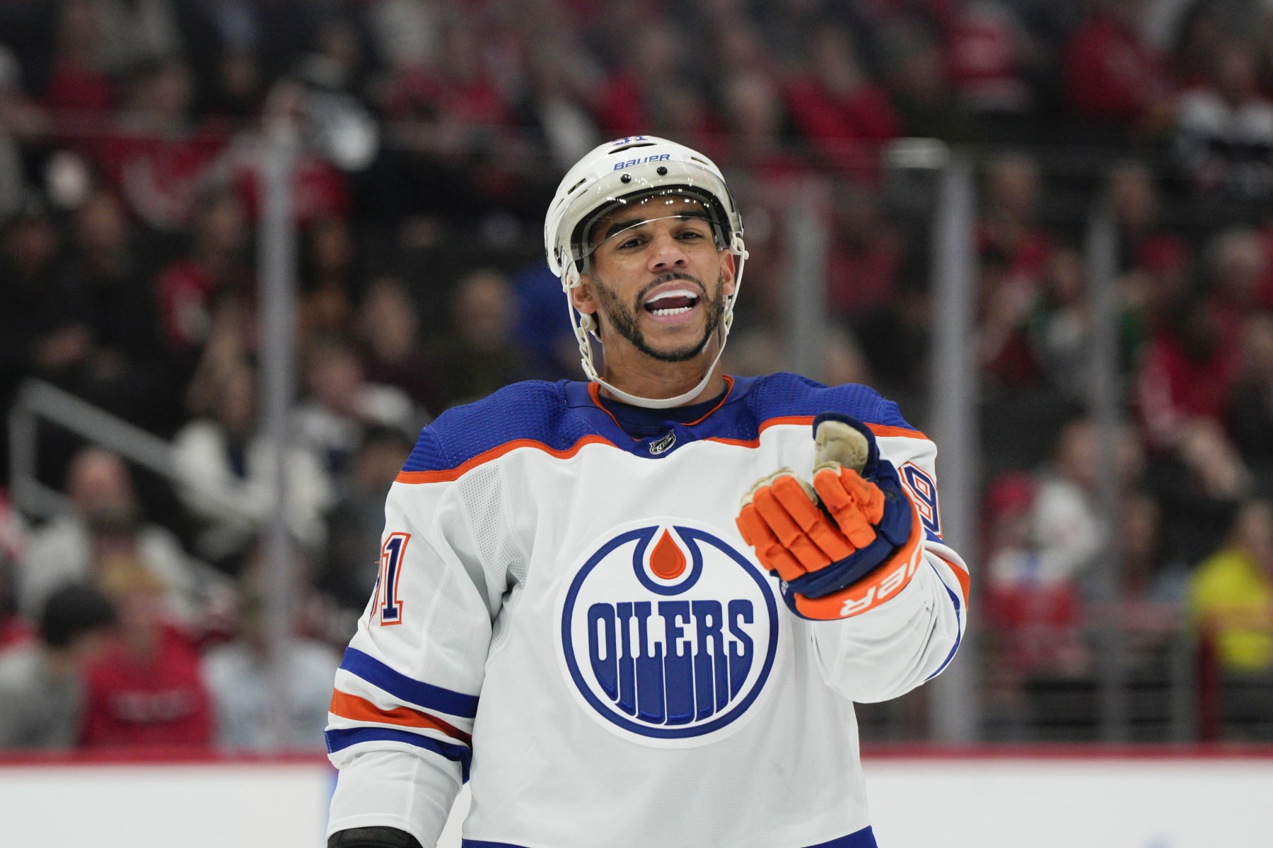 Oilers' Evander Kane Hospitalized After Suffering 'Deep Cut' on Wrist vs. Lightning
