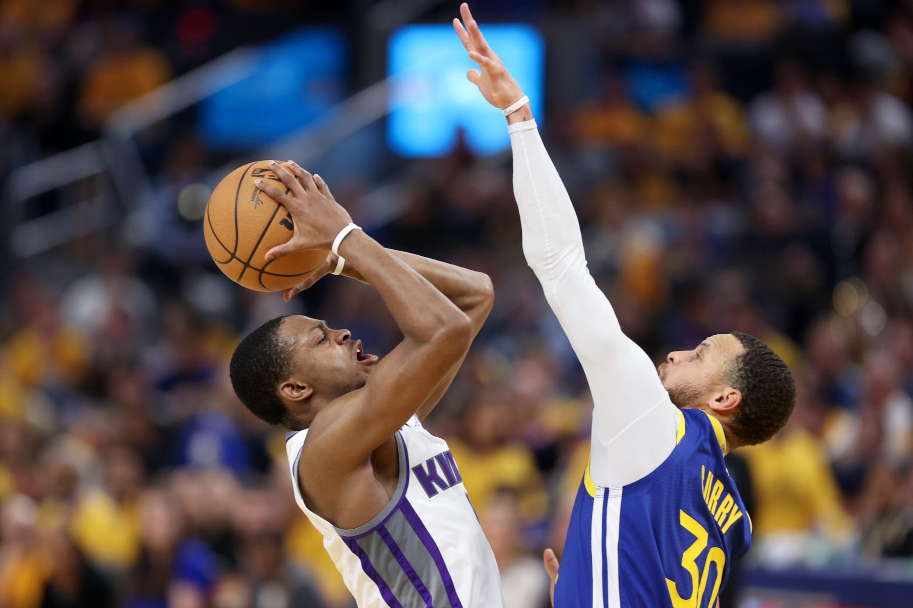 Warriors Fans Shocked as Steph Curry, GSW Lose Rare Home Game to De ...