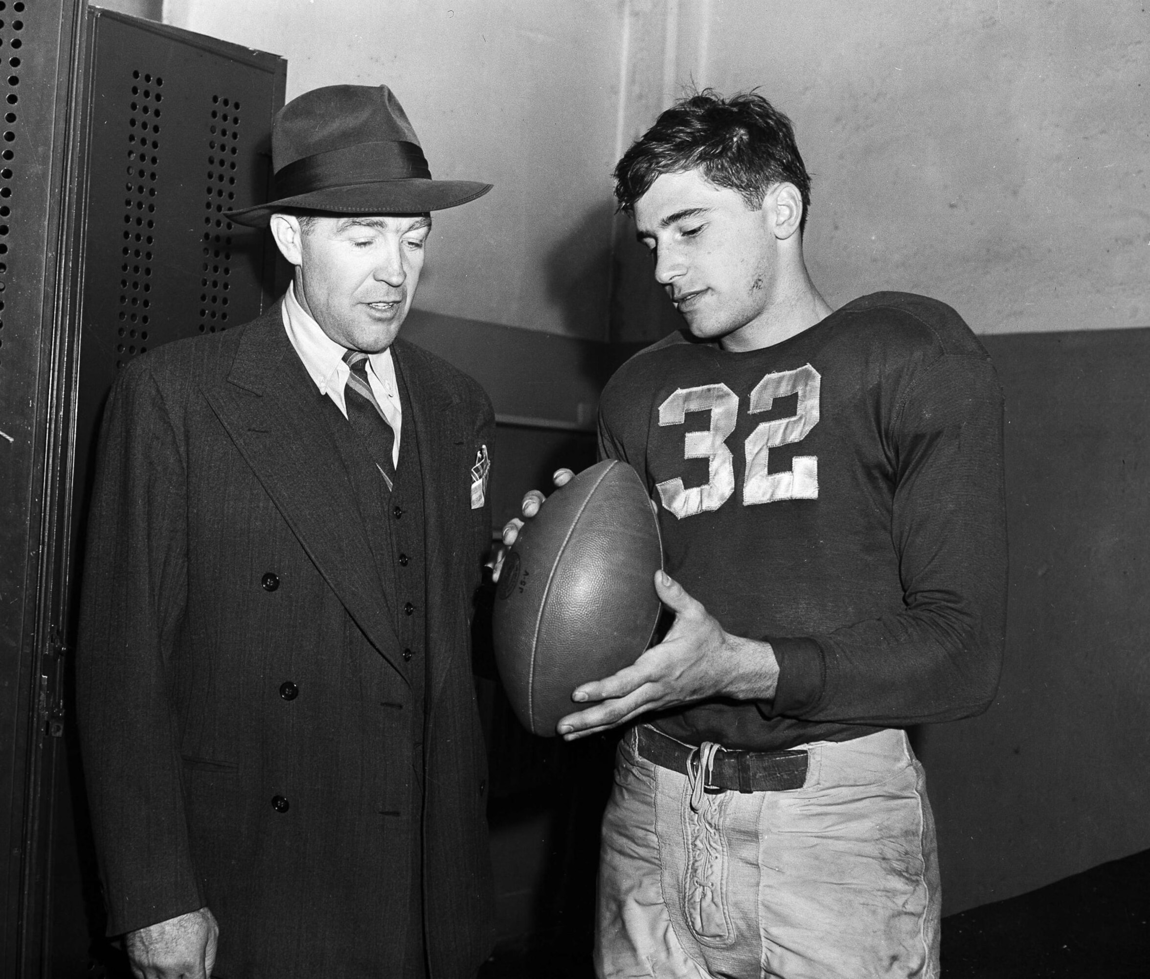 Notre Dame Legend Johnny Lujack Dies at 98; Won Heisman Trophy, 3 ...
