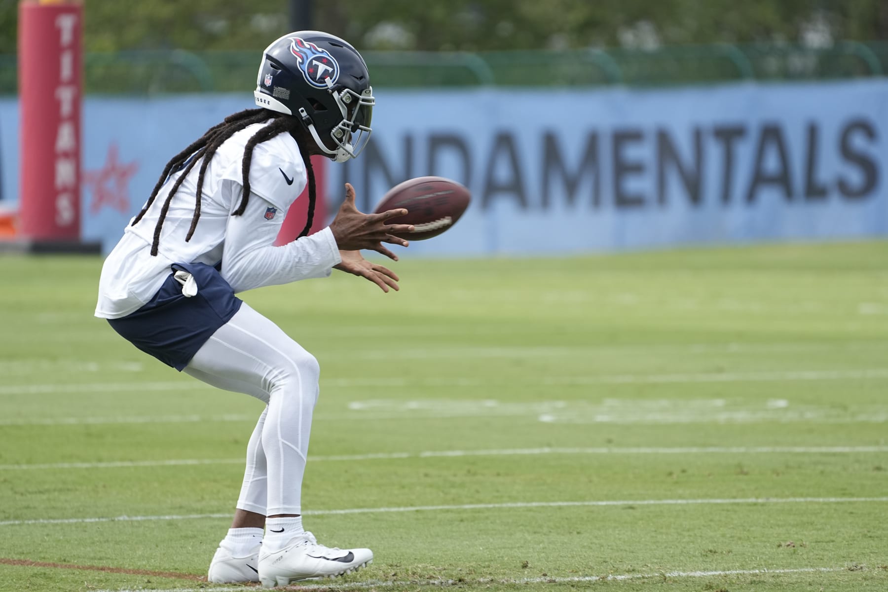 Titans' DeAndre Hopkins on Viral Catch Video: 'I Was Told He Doesn't Practice'