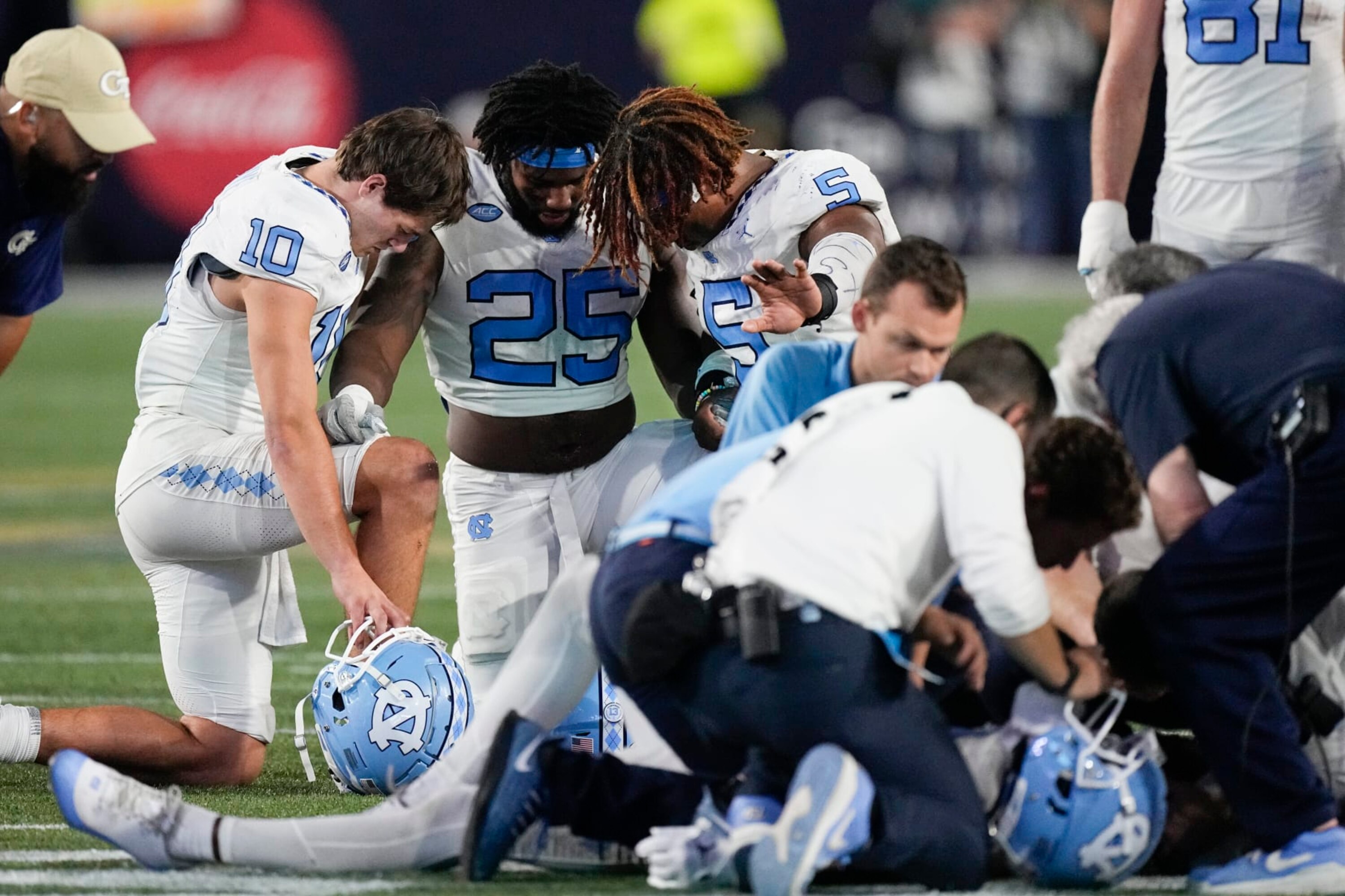 UNC WR Tez Walker Hospitalized for Injury Evaluation After Loss vs ...