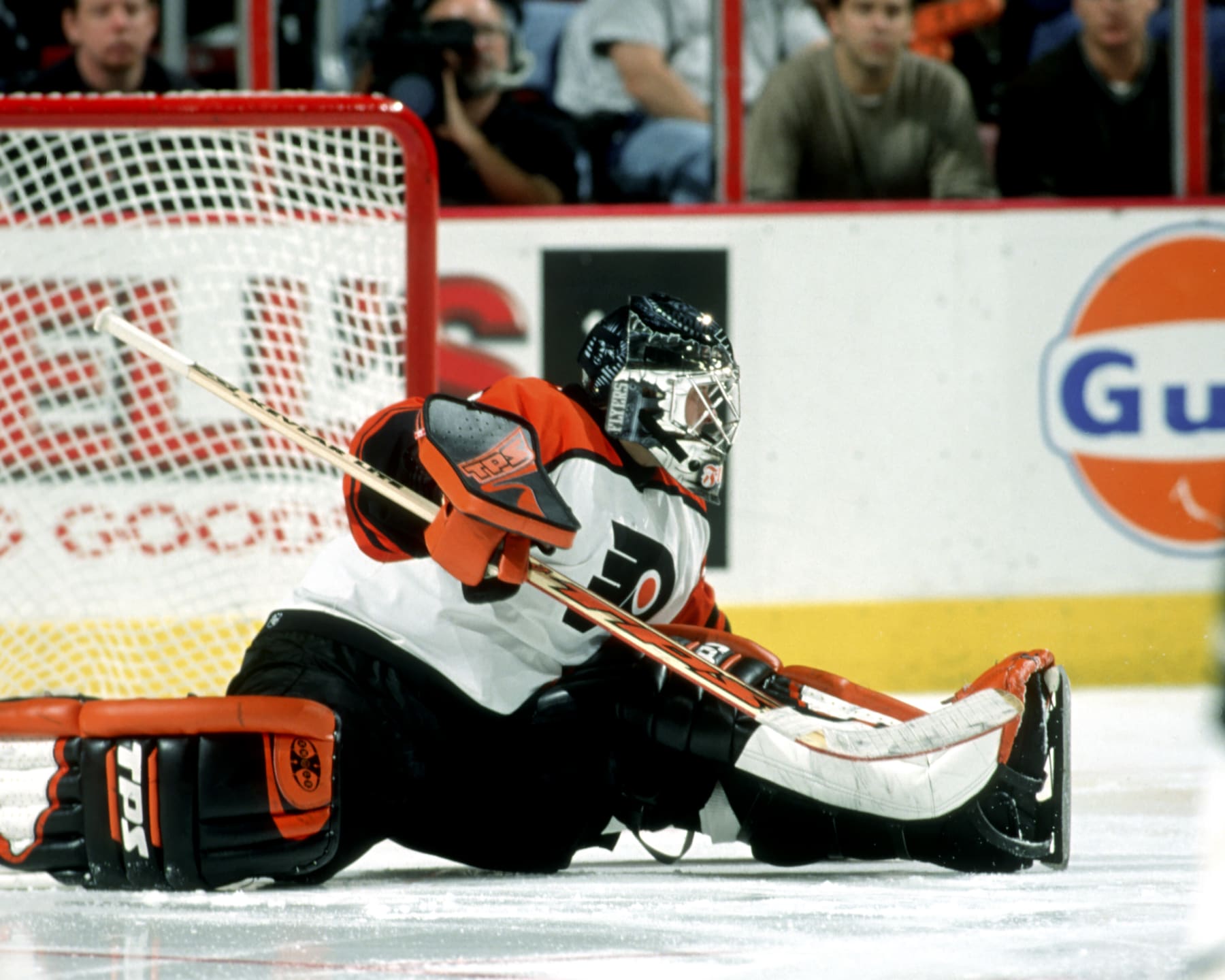 Roman Cechmanek, Former NHL All-Star for Flyers, Dies at Age 52