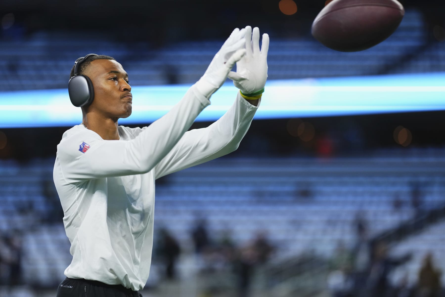 Eagles' DeVonta Smith Will Play vs. Giants Despite Knee Injury