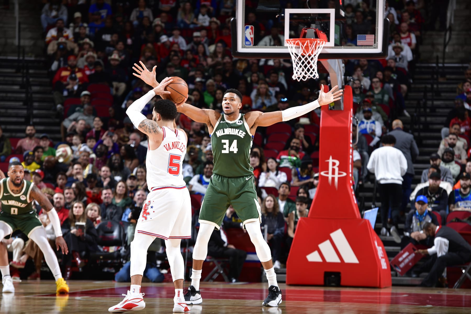 Giannis Antetokounmpo Rips Bucks' Defense vs. Rockets: 'There Was No Pride'