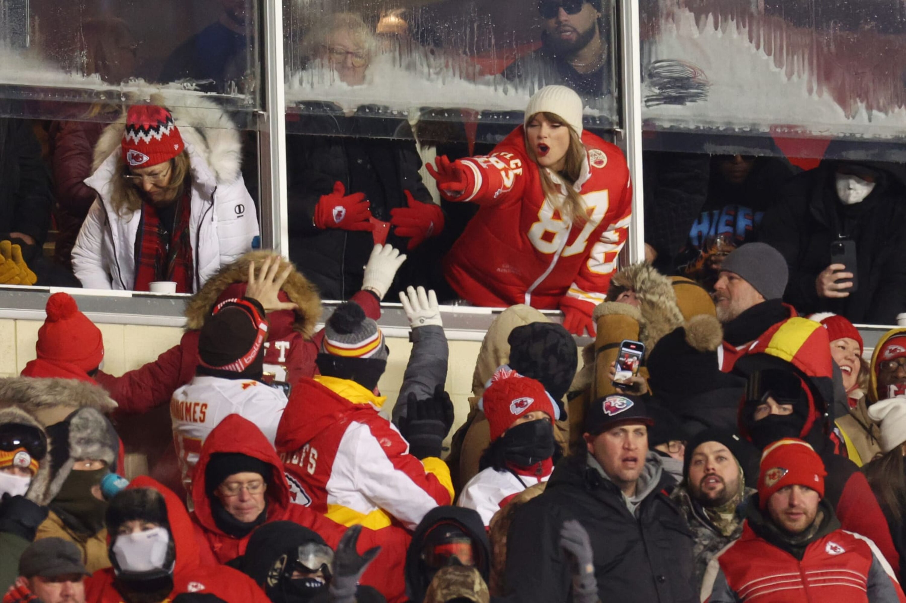 Kristin Juszczyk in Talks with NFL After Viral Taylor Swift Chiefs ...