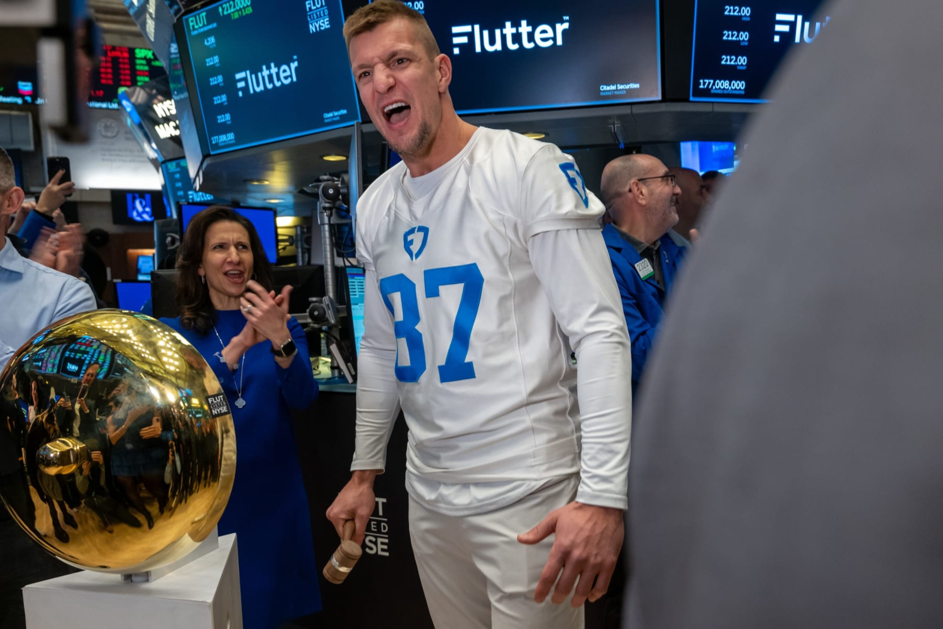 Video: NFL Legend Rob Gronkowski Misses 'Kick of Destiny' Ahead of ...