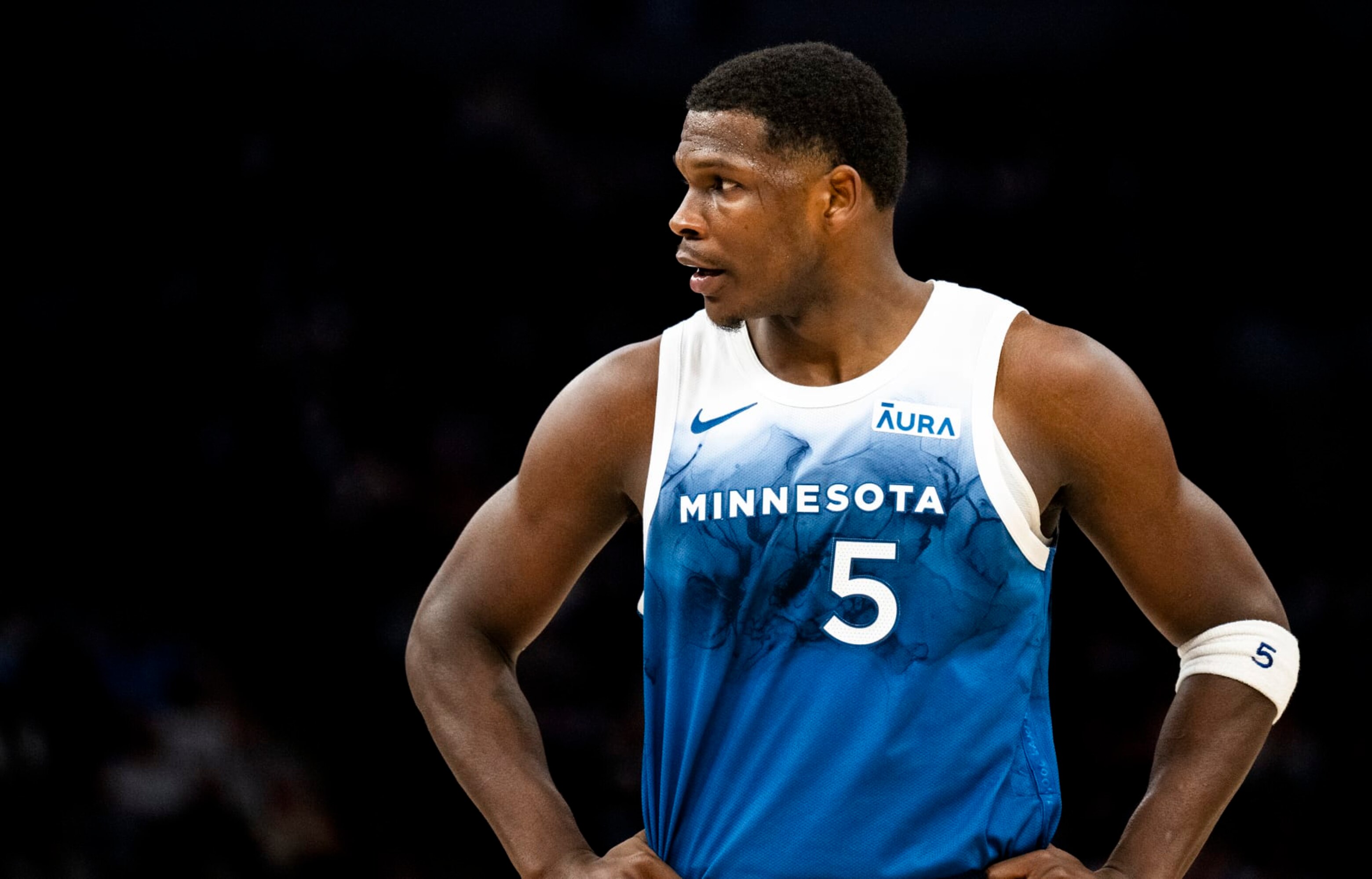 T-Wolves' Anthony Edwards Leaves at Halftime vs. Kings Due to Birth Of ...