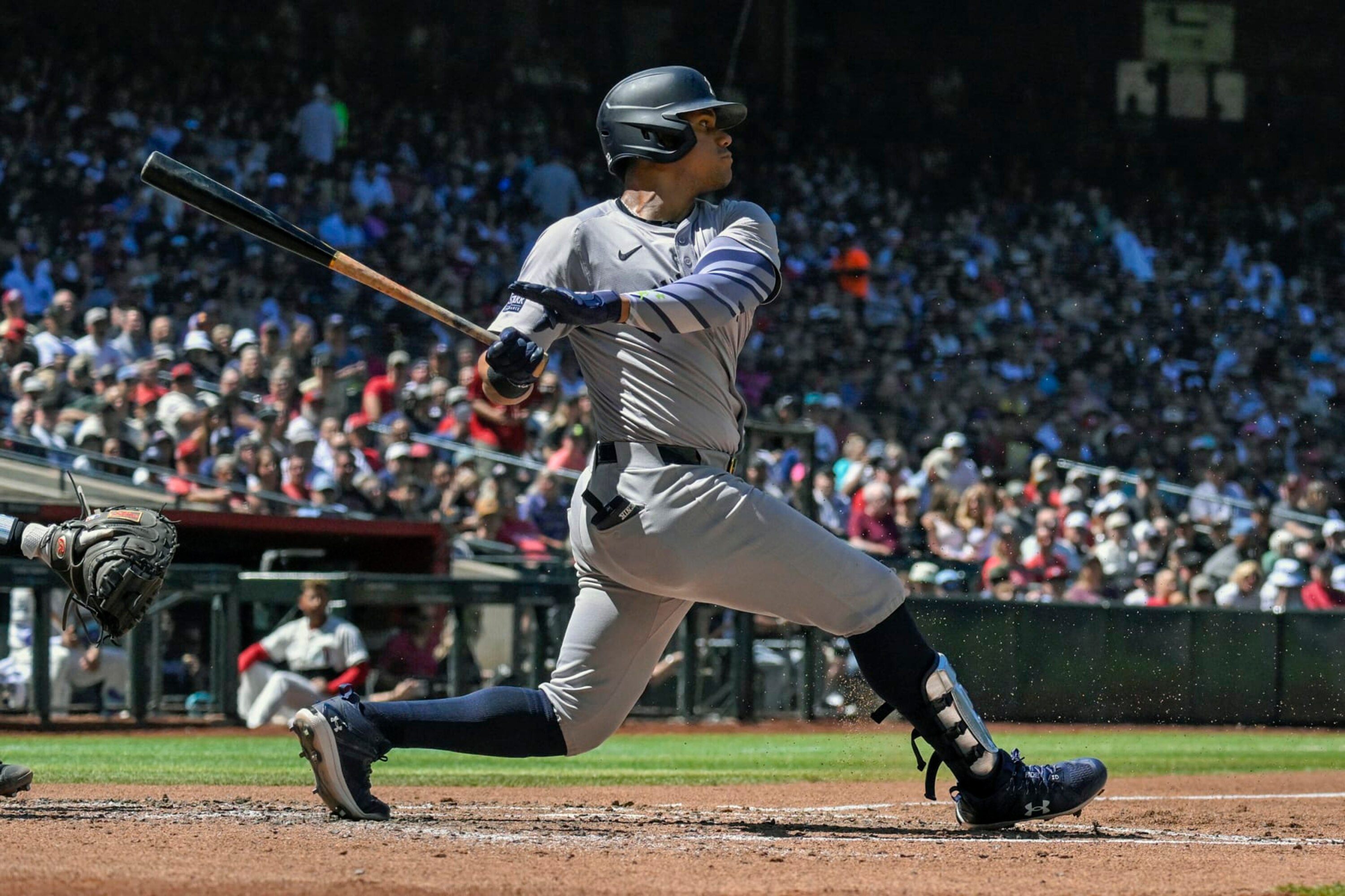 Yankees' Juan Soto Debuts Custom Cleats with LED Laces, NY Graphics for ...