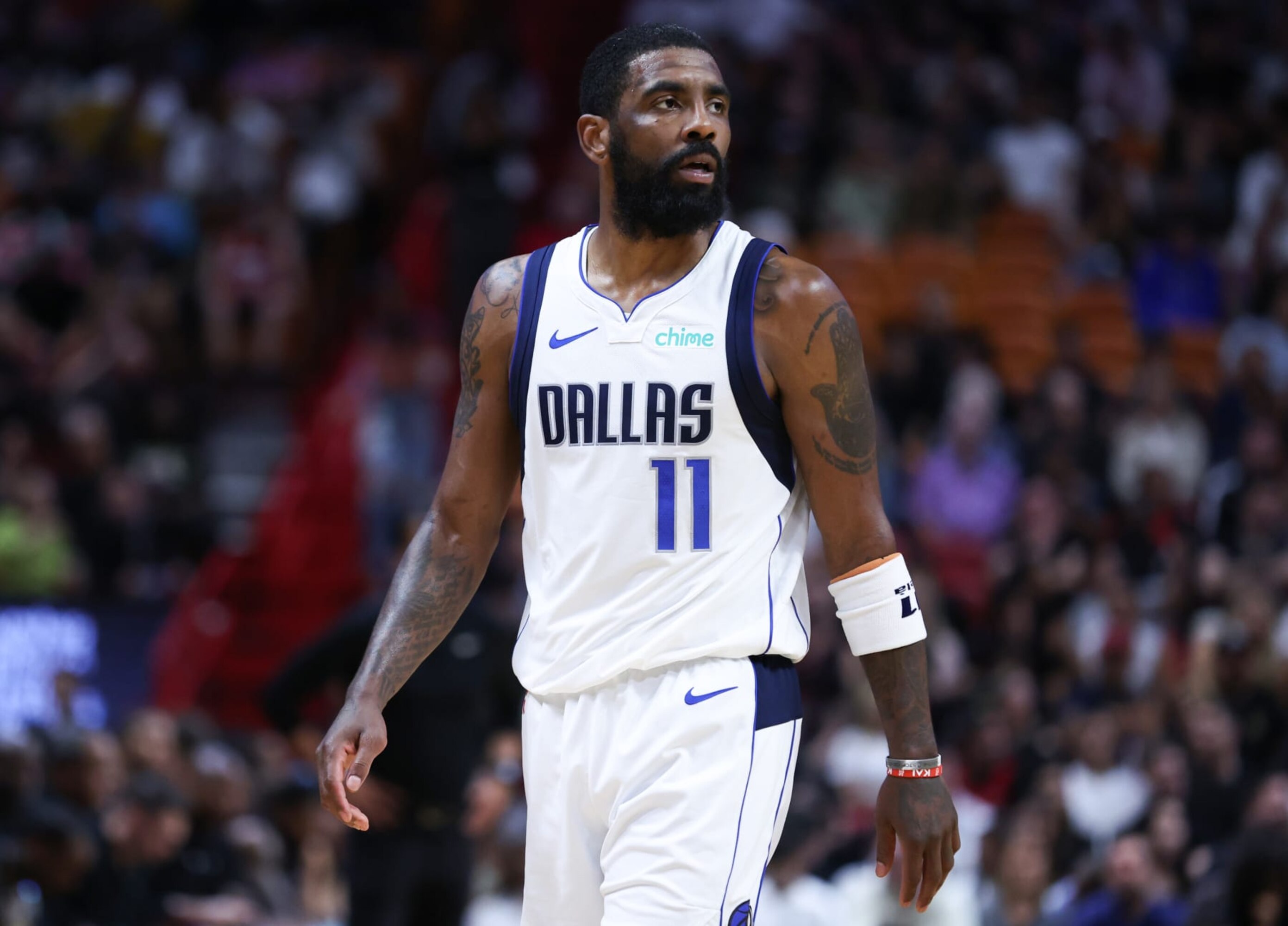 Report: Mavs' Kyrie Irving Expected to Miss 1-2 Weeks with Back Injury ...