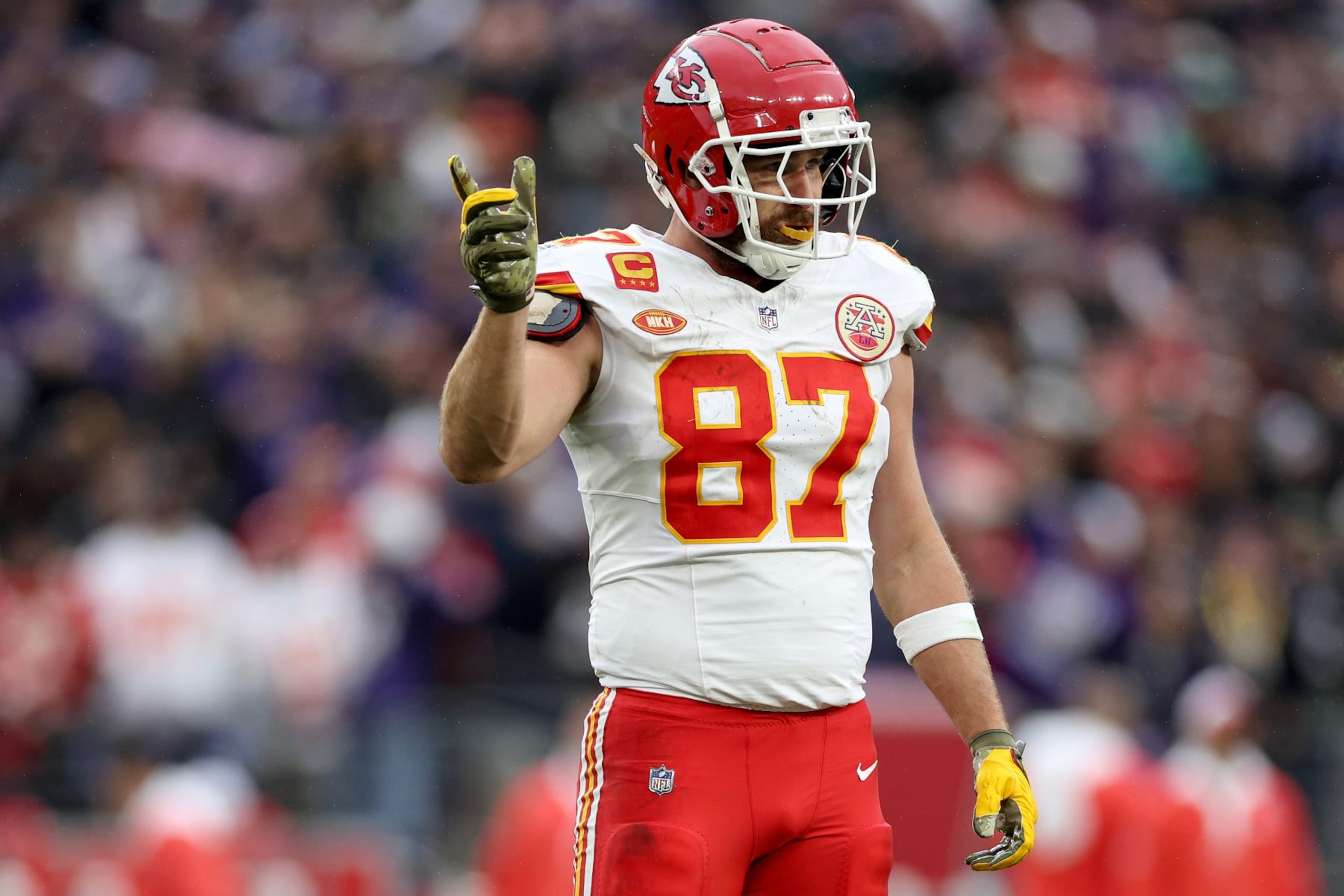 Travis Kelce, Seth Rollins, More Show Off Kentucky Derby Outfits in ...