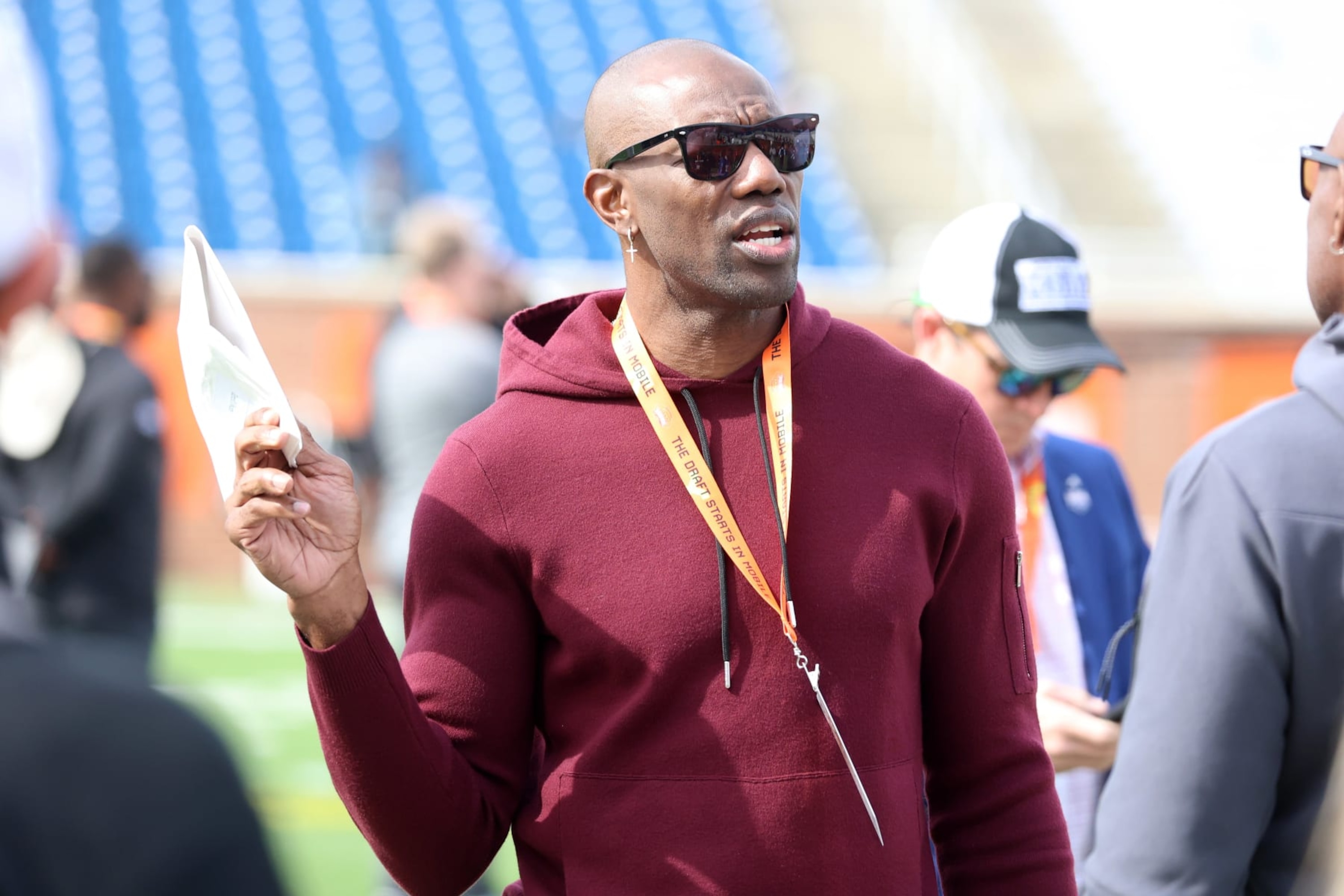 Terrell Owens Wants to Join Son Terique on 49ers, Compares It to LeBron ...
