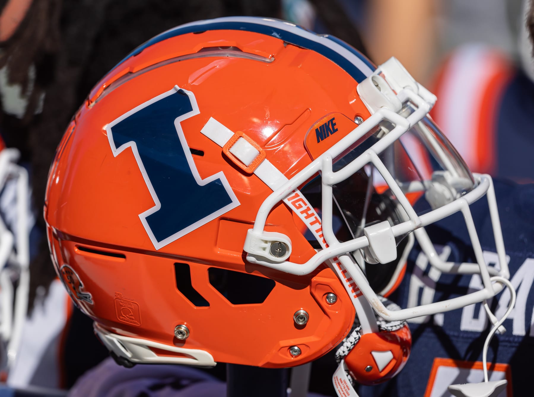 Photo: Illinois CFB Unveils 1920s-Style Throwback Uniforms with 'Leather' Helmets