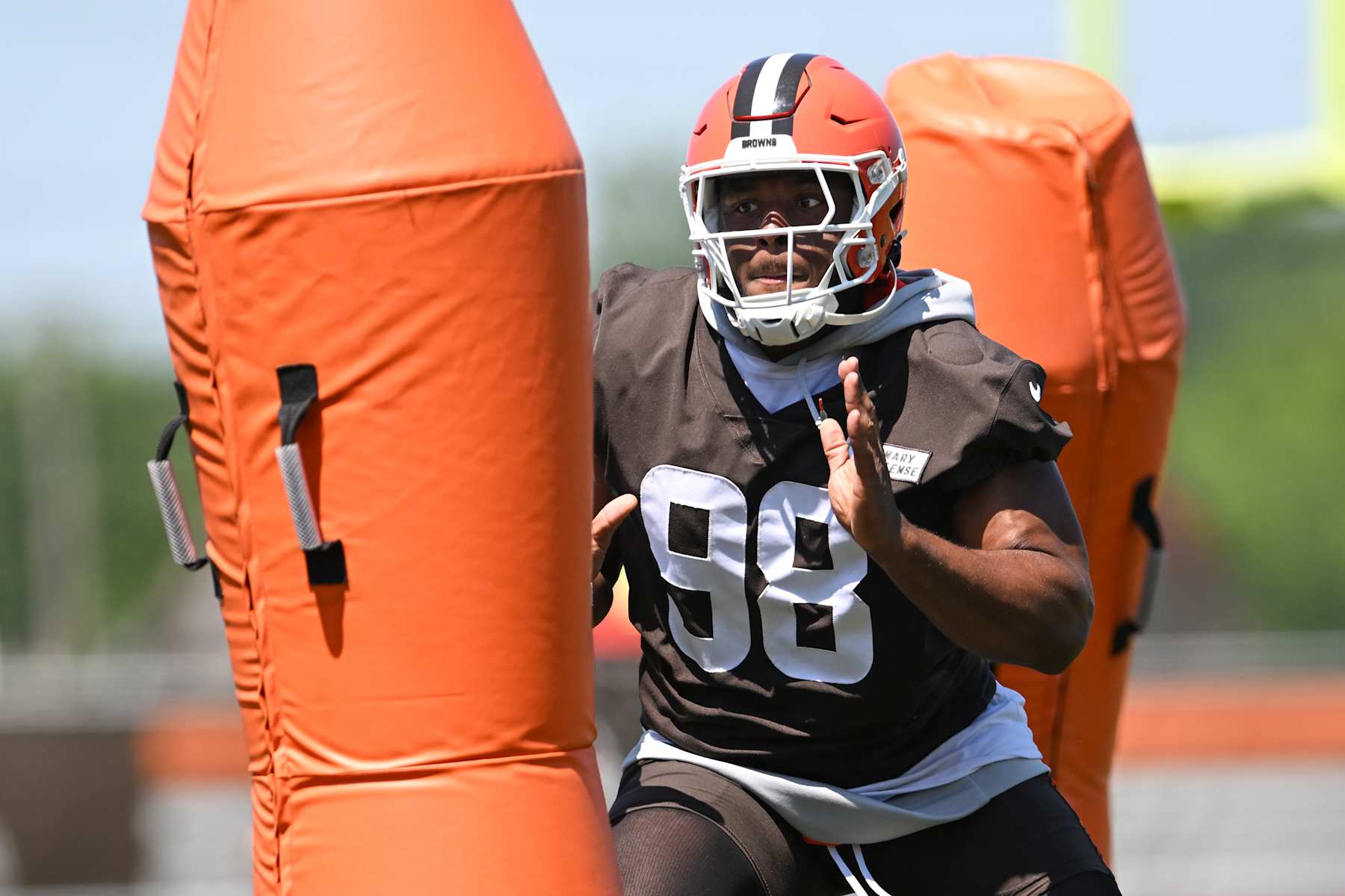 Chris Williams, Pick Traded to Bears from Browns for 2025 NFL Draft Choice