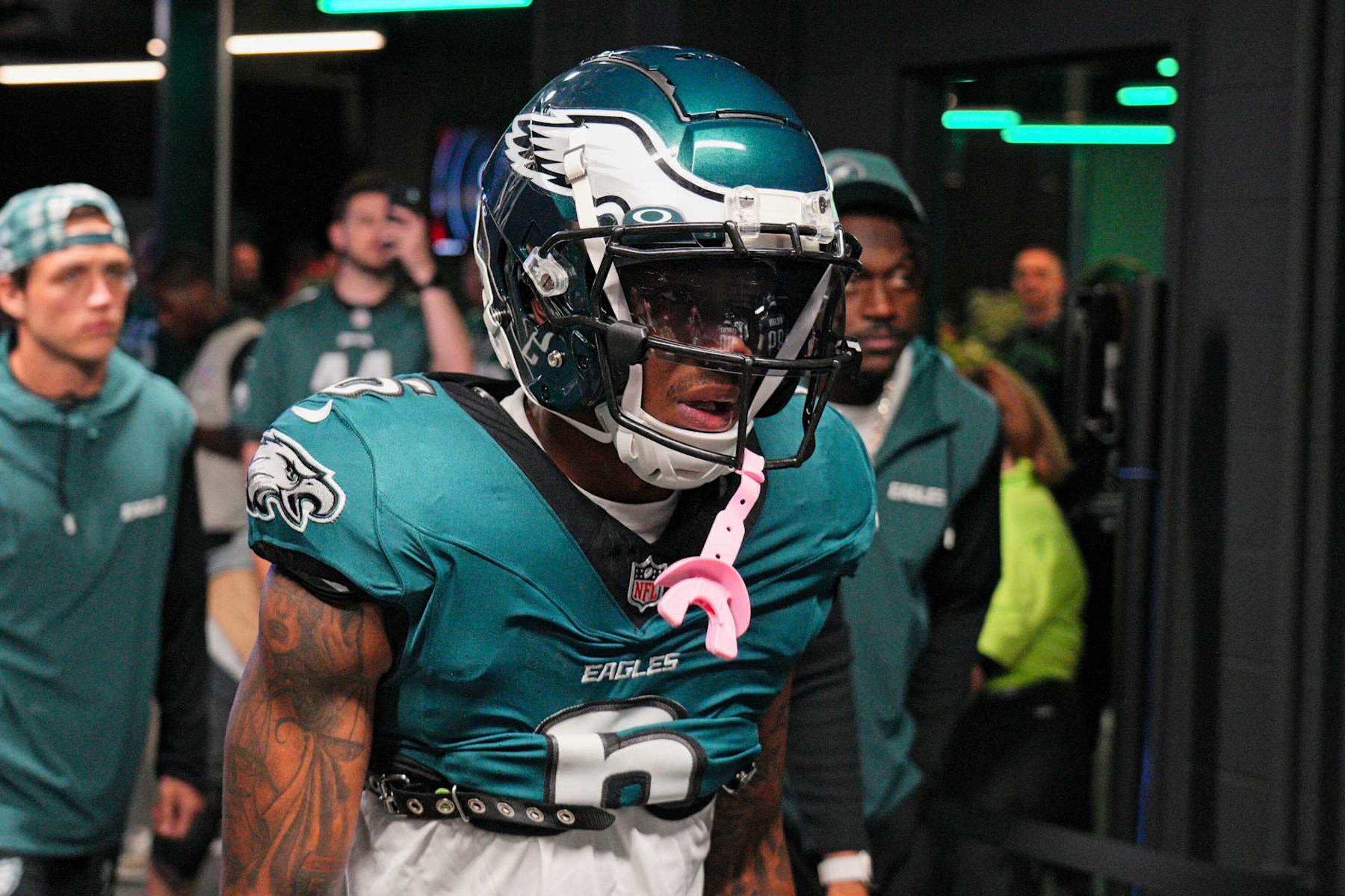 Eagles' DeVonta Smith Out vs. Saints After Suffering Concussion in NFL ...