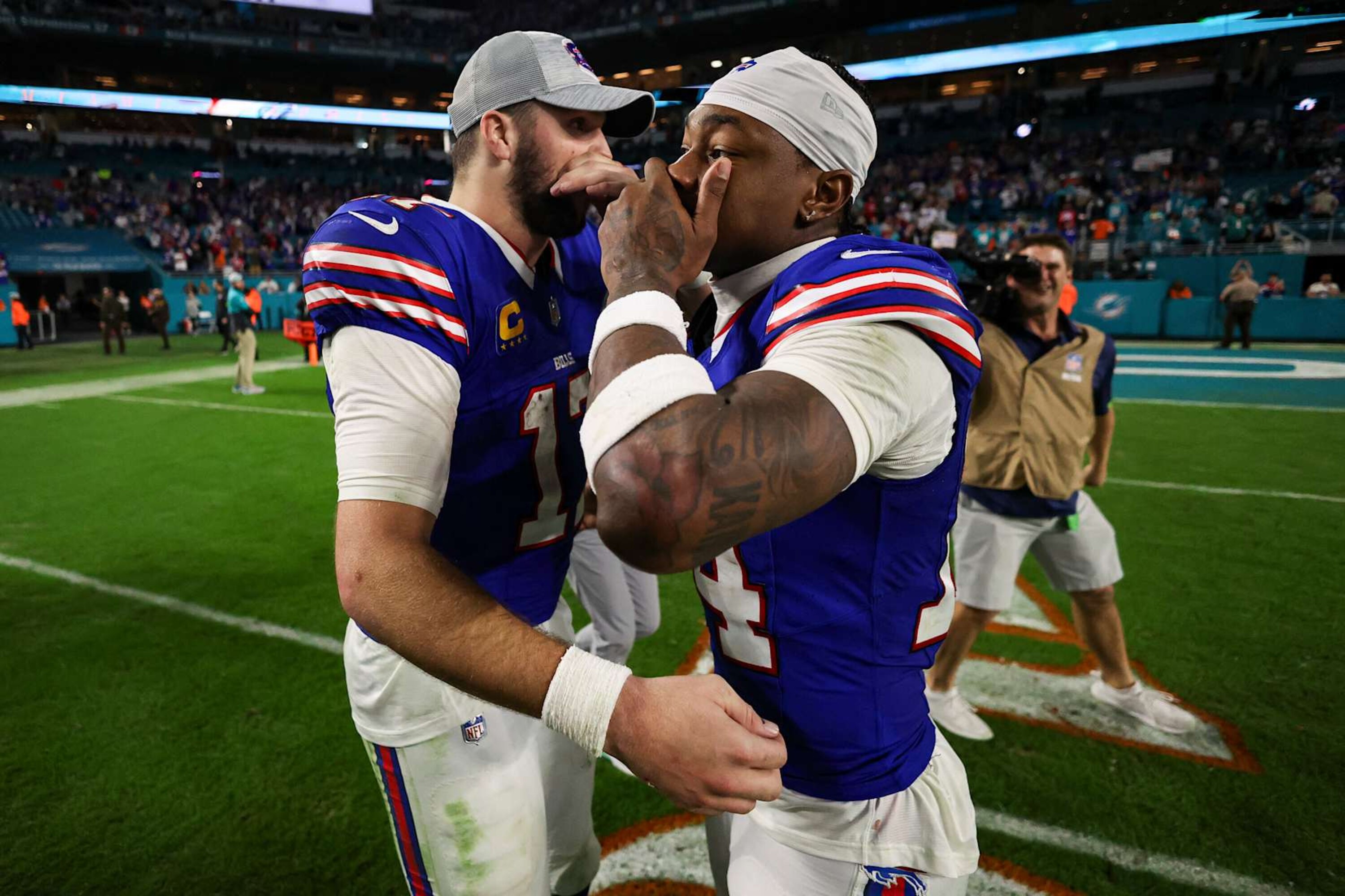 Video: Josh Allen, Stefon Diggs Hug After Texans Beat Bears in NFL Week 5