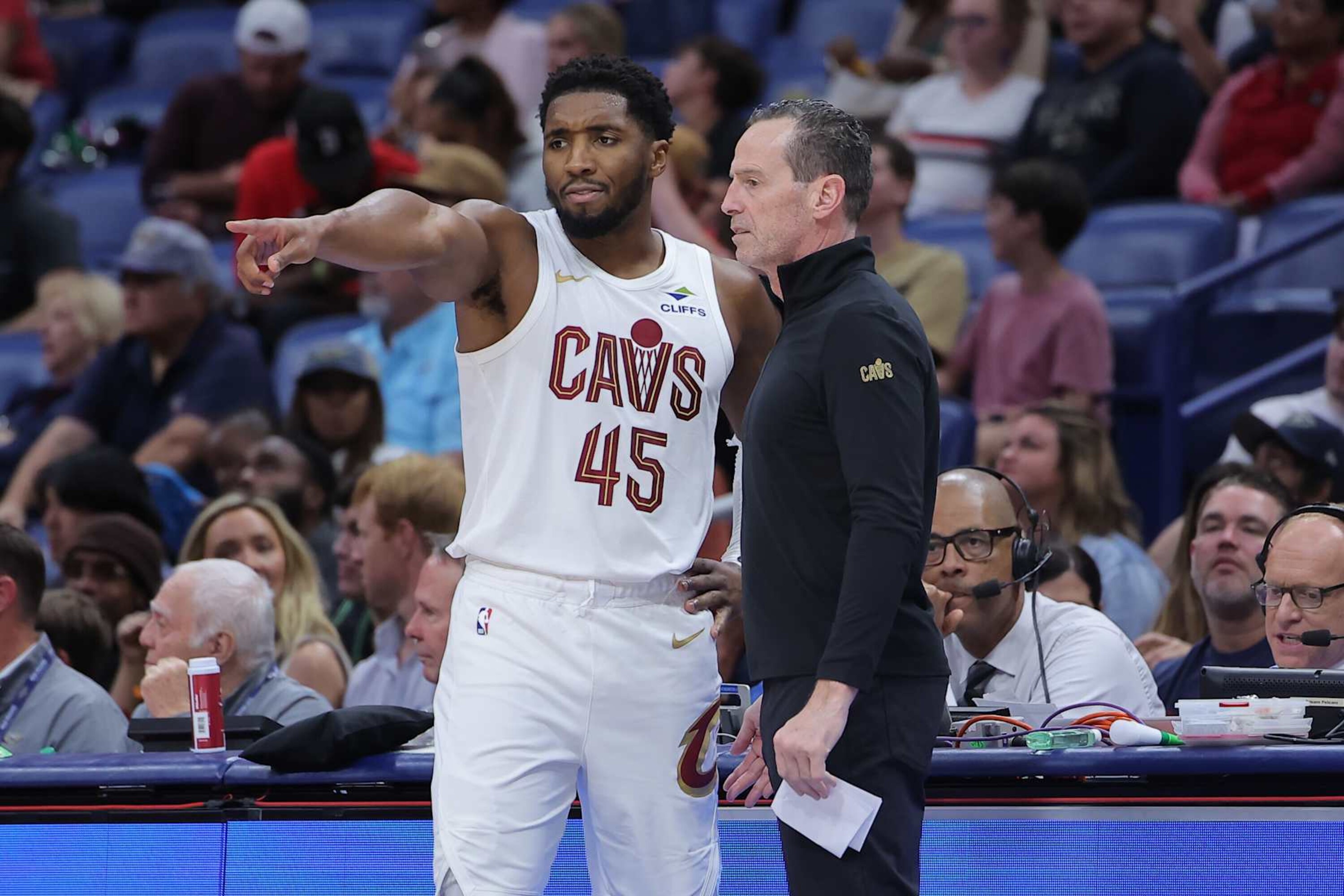 Donovan Mitchell Dispels Rumors He Pushed Cavs to Fire Bickerstaff ...