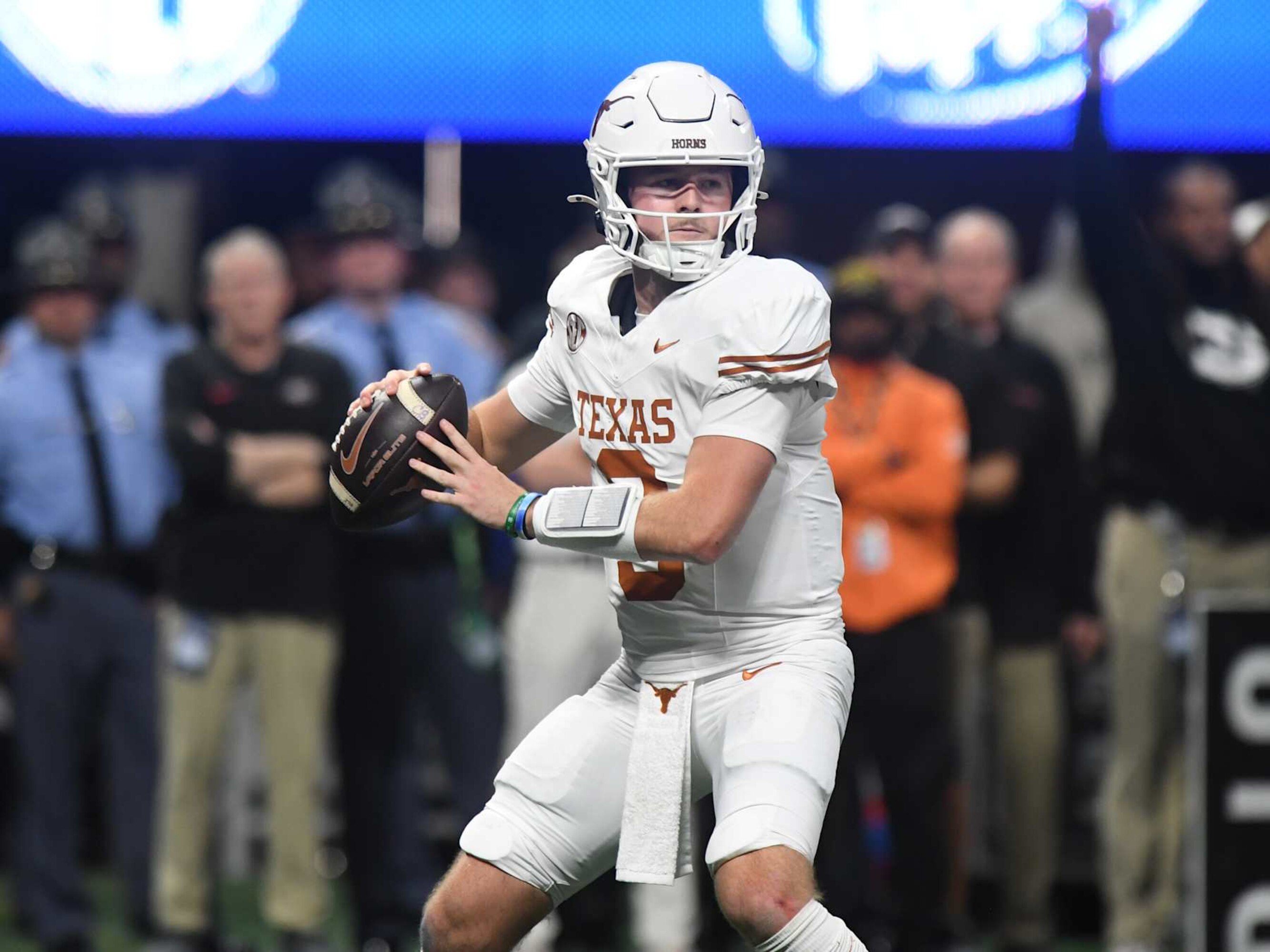 Report: Quinn Ewers Plans to Declare for 2025 NFL Draft; Arch Manning to Be Texas QB1