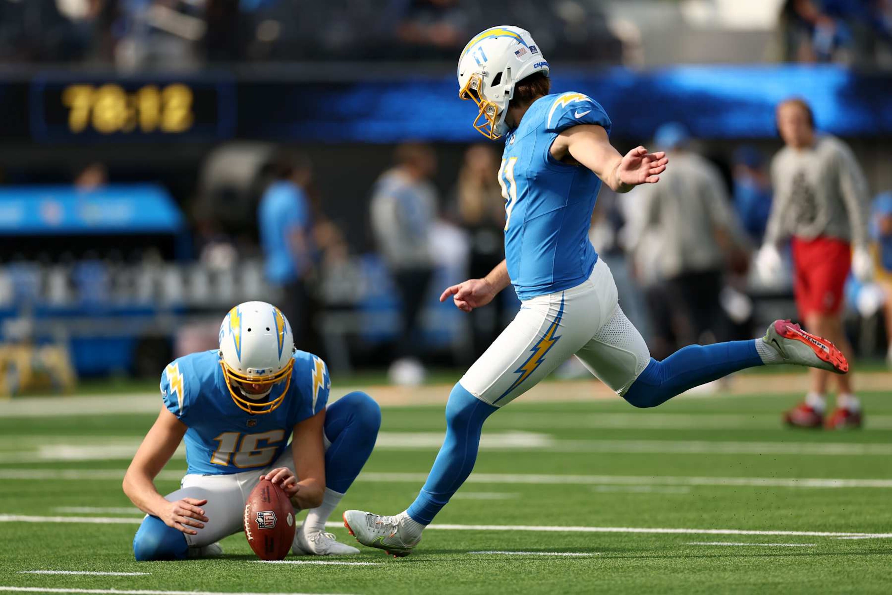 Video: Chargers' Rare Free-Kick FG vs. Broncos Excites Fans with Little ...