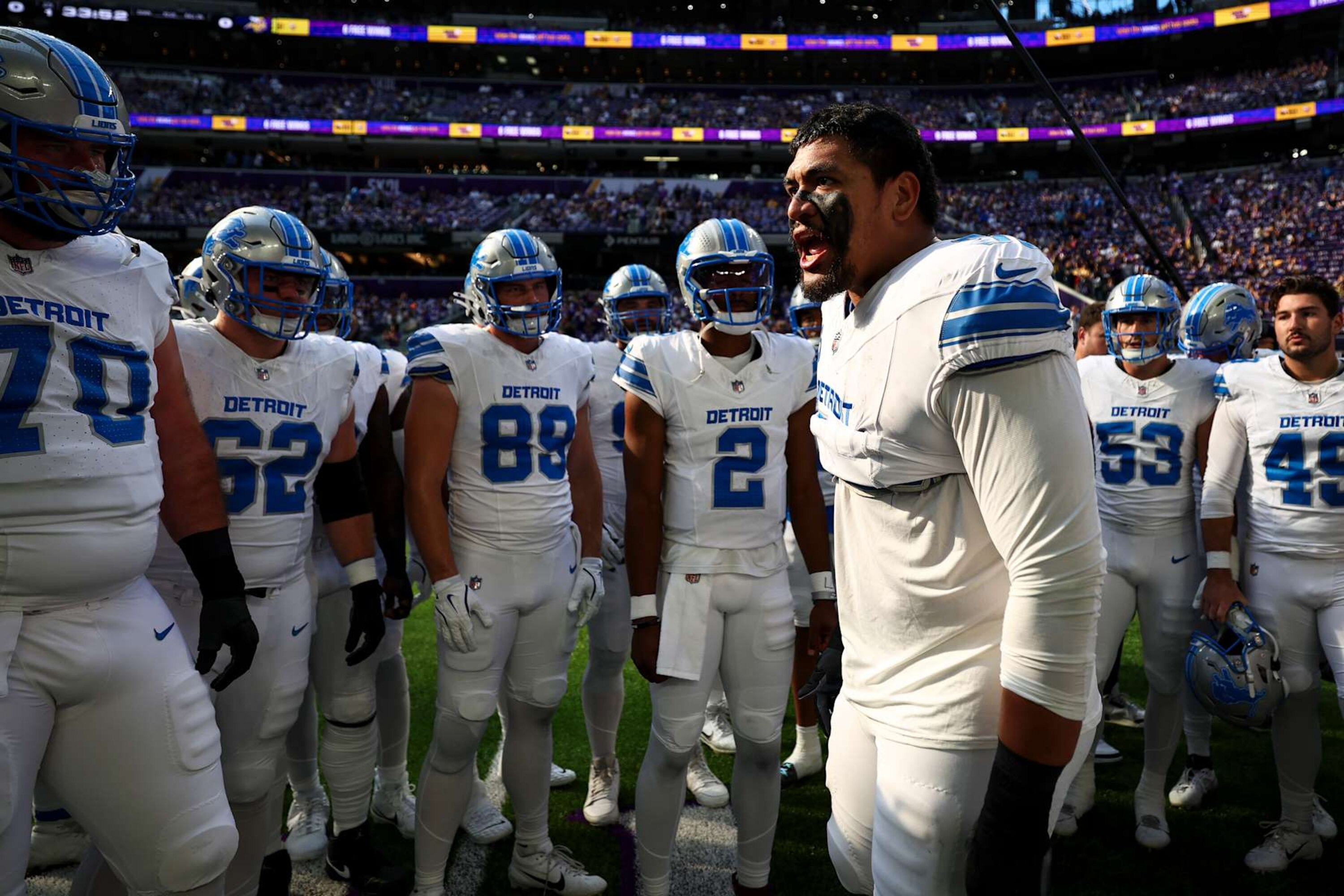 Week 18 NFL Highlights 2025: Live Tracking Top Plays, Box Scores from ...