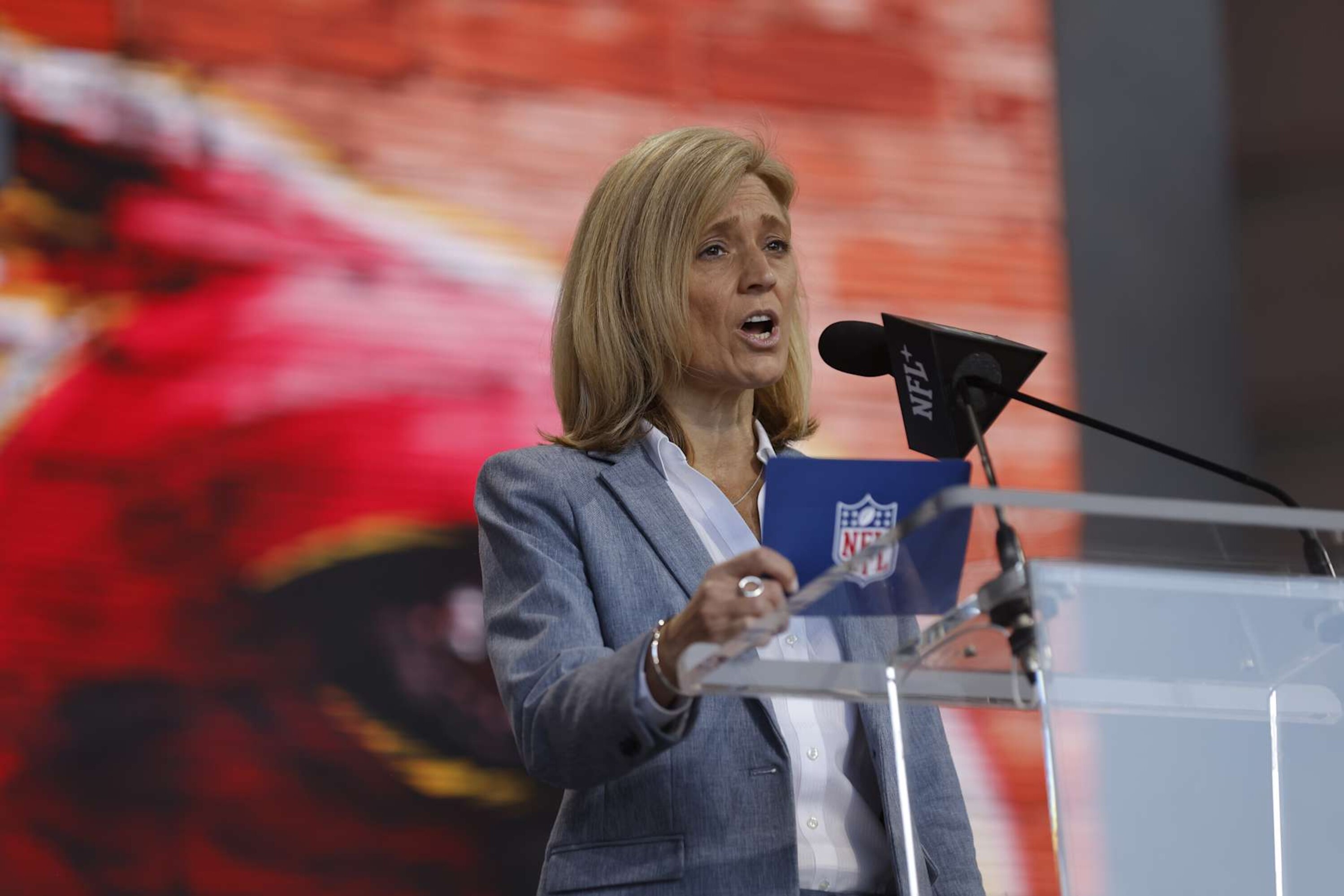 NFL Exec Dawn Aponte Reportedly Contacted by 'Several' Teams About GM ...