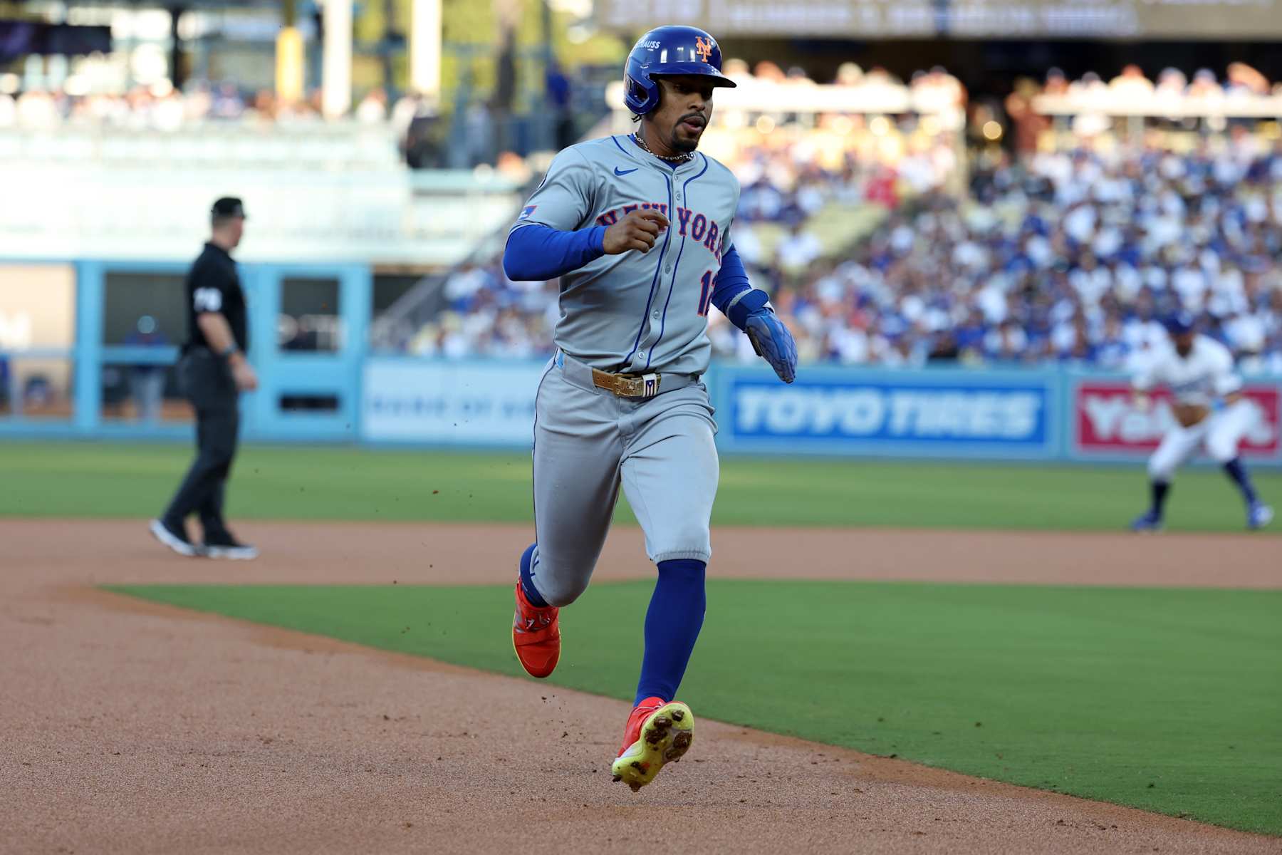 Mets Unveil Blue Alternate Road Uniforms for 2025 MLB Season in New Photos