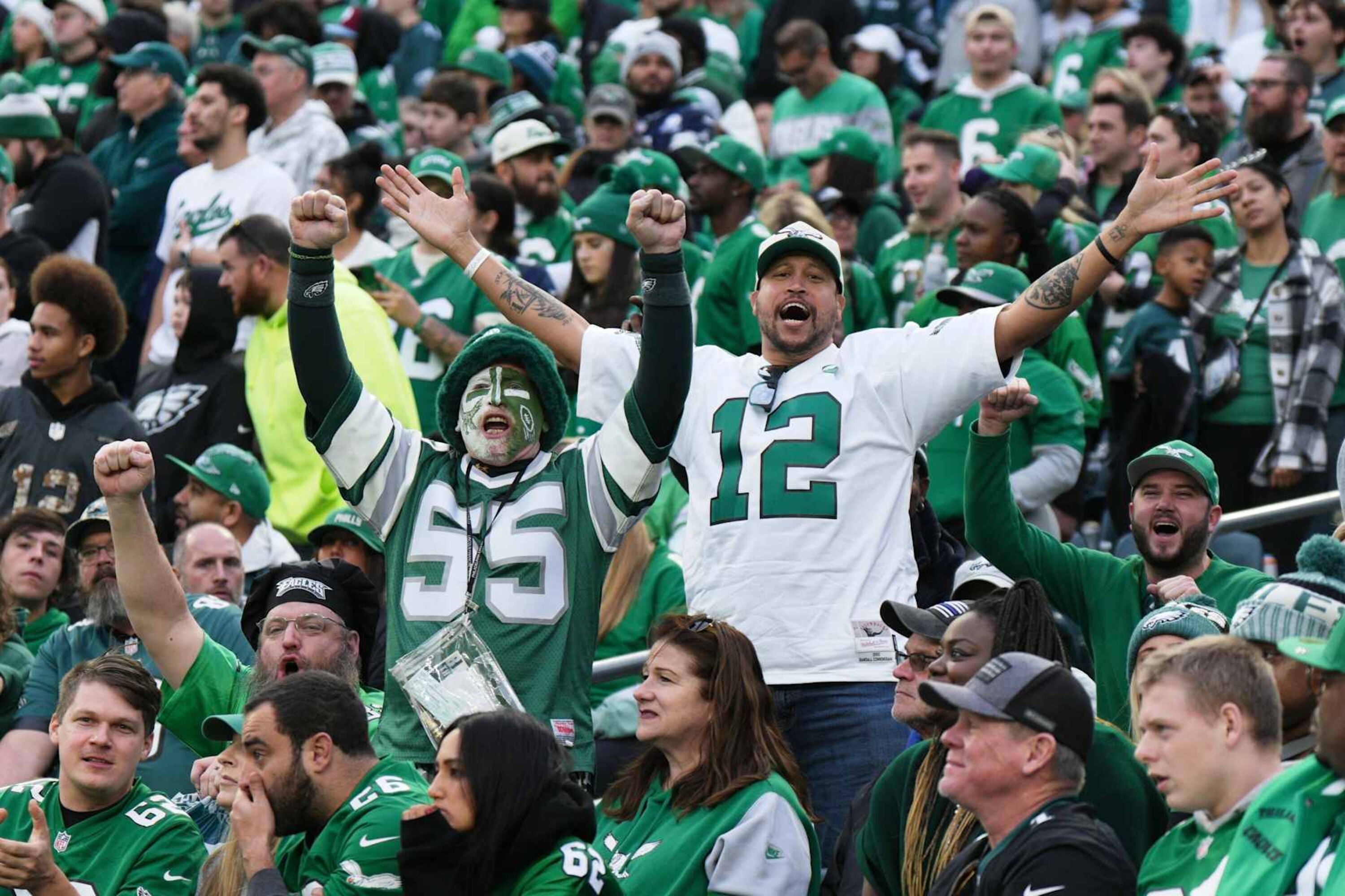Video: Eagles, Commanders Fans Chant 'Dallas Sucks' at Tailgating ...