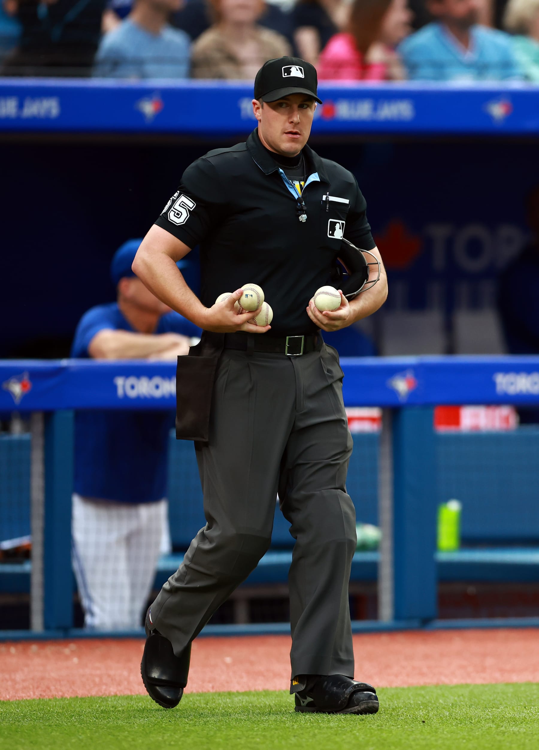 Umpire Jordan Baker Exits Blue Jays vs. Red Sox With Concussion After ...