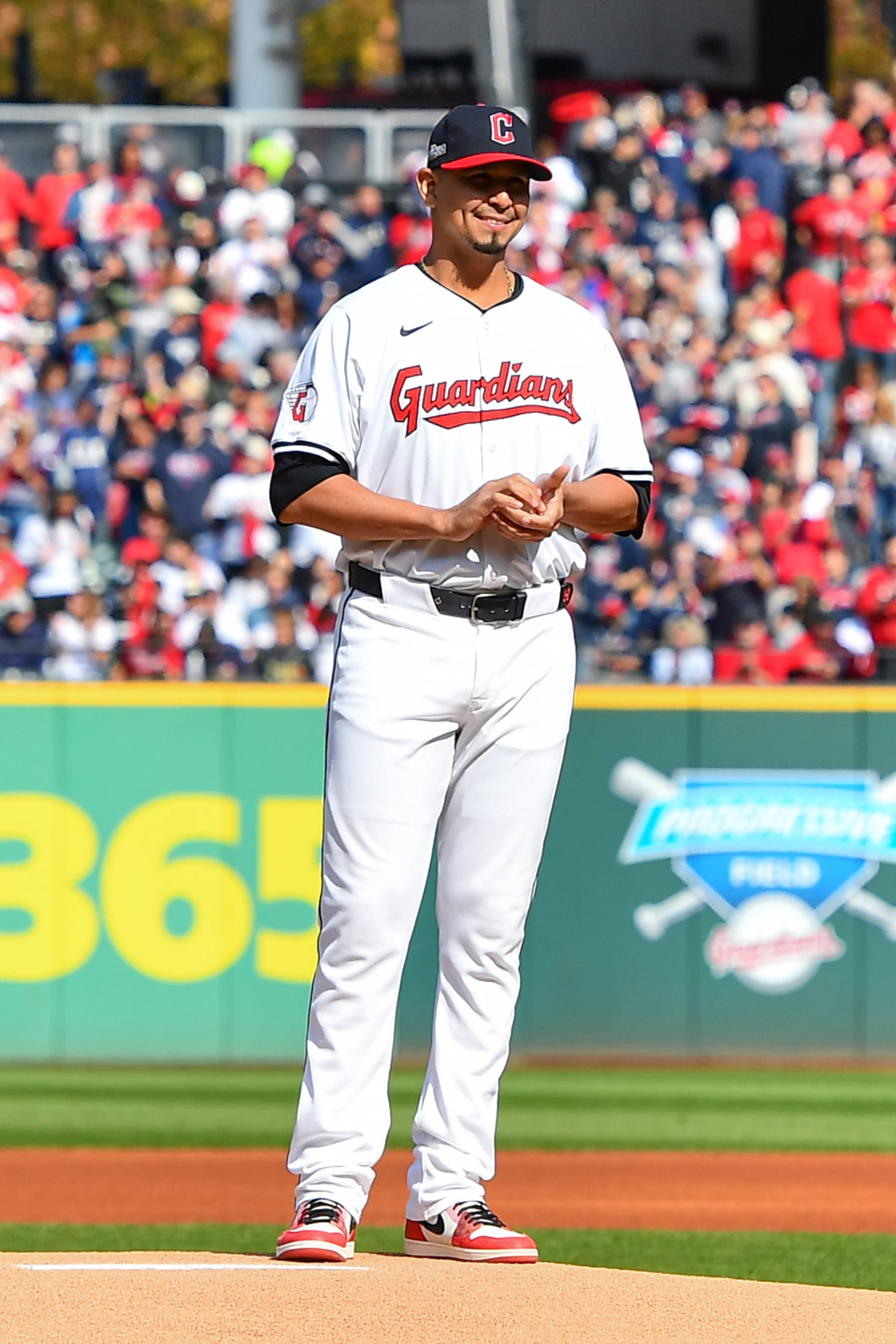 MLB News: Carlos Carrasco, Yankees Reportedly Agree to Minor-League ...