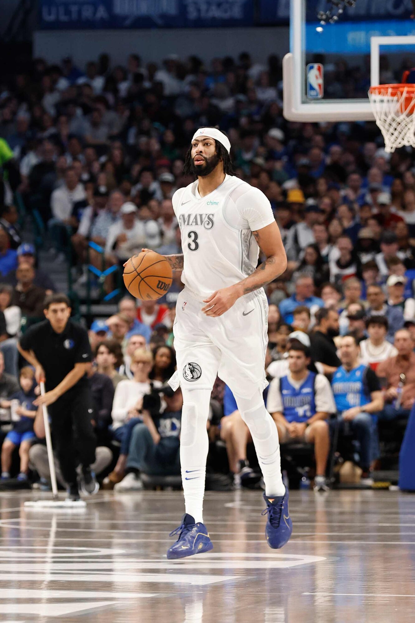 Anthony Davis Out for Mavs vs. Kings with Adductor Injury After Lakers ...
