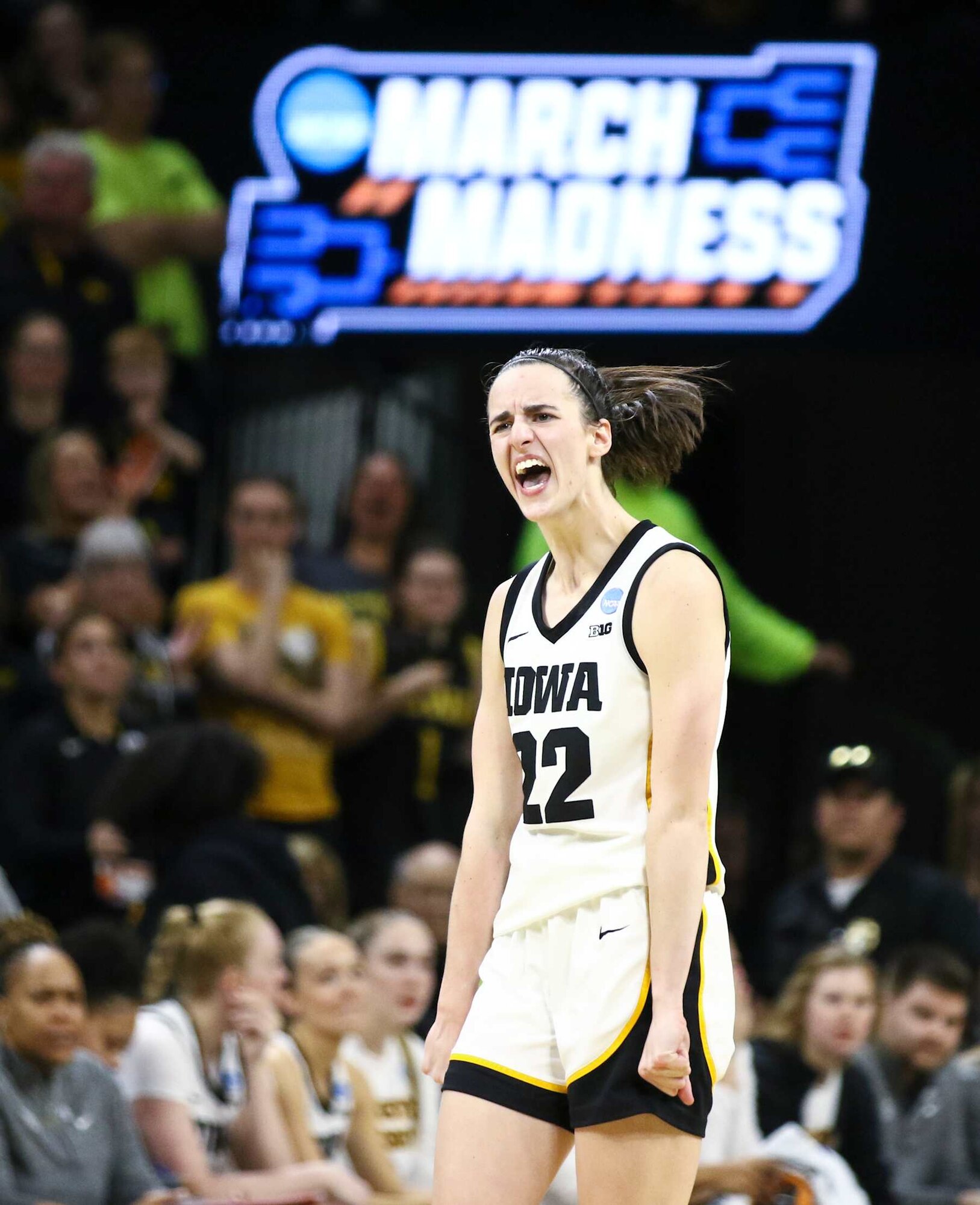 Photo: Caitlin Clark Shows Off Iowa WCBB's 2024 Big Ten Title, Final ...