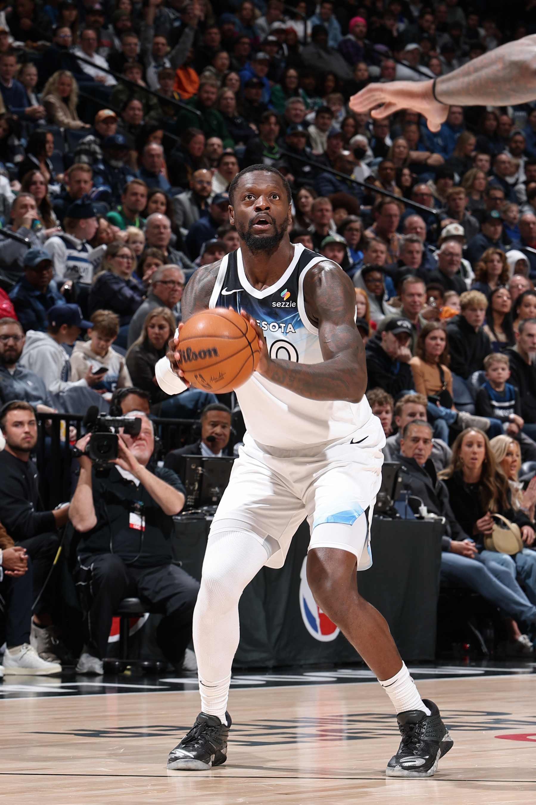 T-Wolves' Julius Randle Out at Least 2 Weeks with Adductor Injury