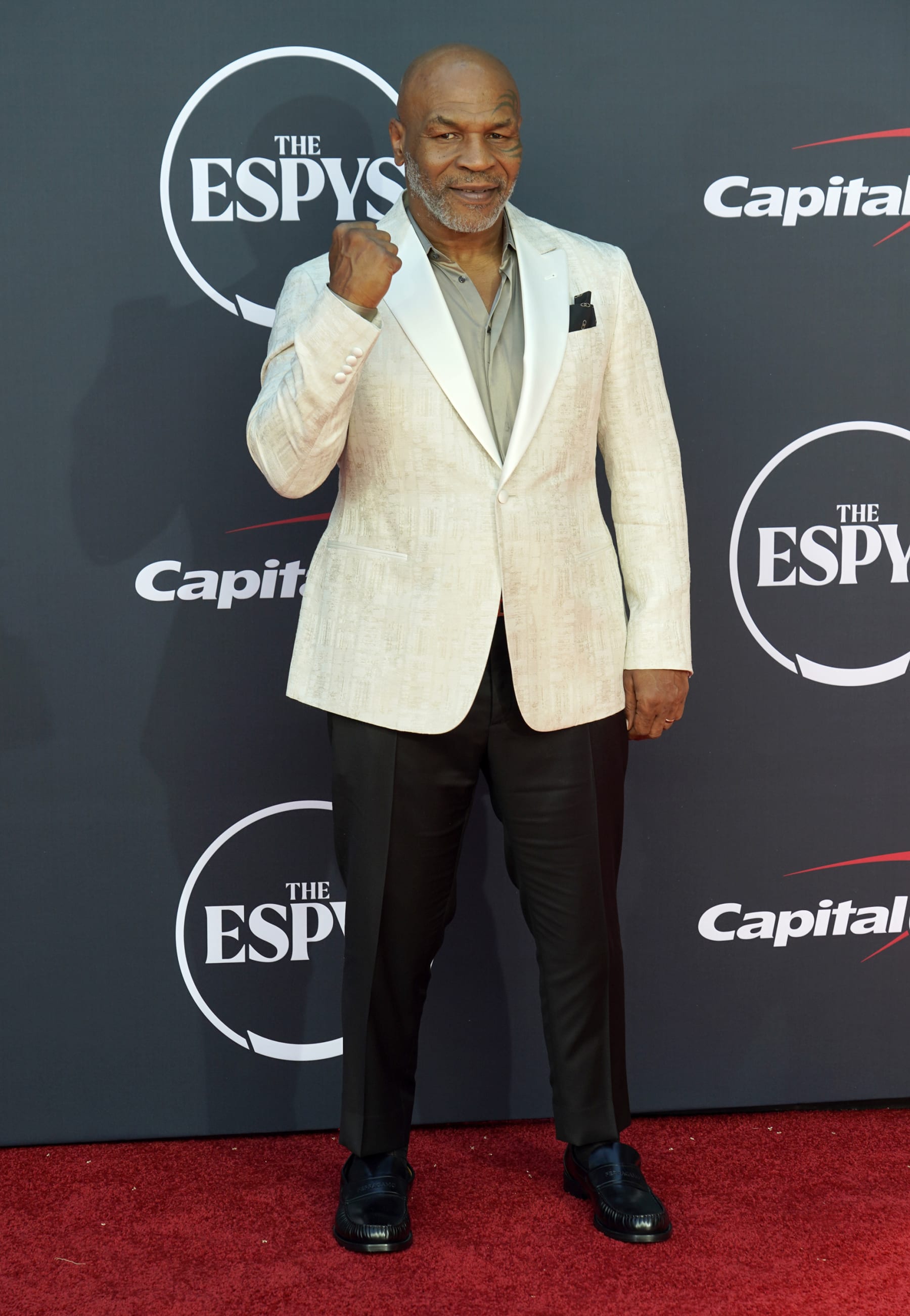 Mike Tyson Posts Francis Ngannou Boxing Training Video Ahead of Tyson ...