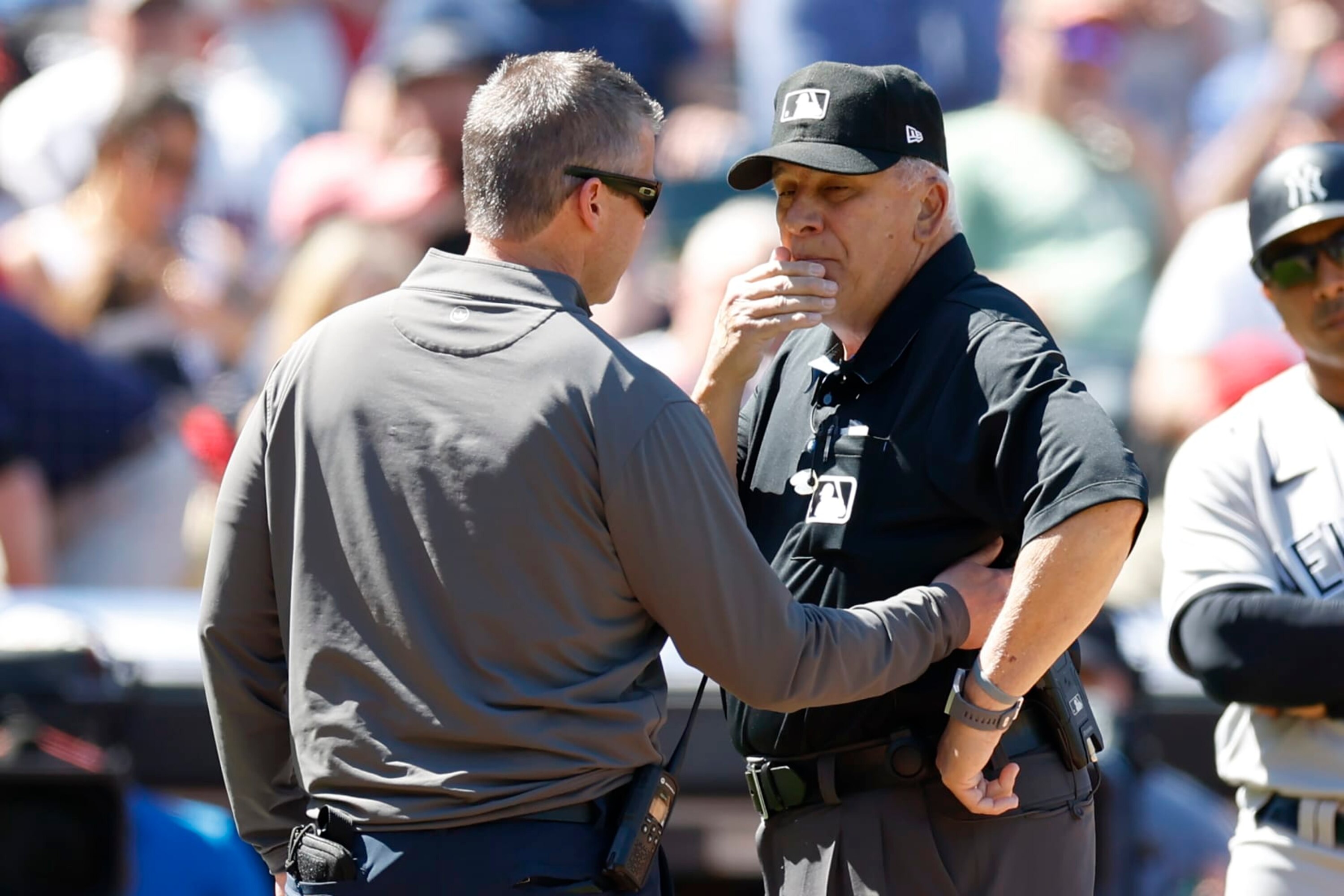 Umpire Larry Vanover Released from Hospital 2 Days After Being Hit in ...