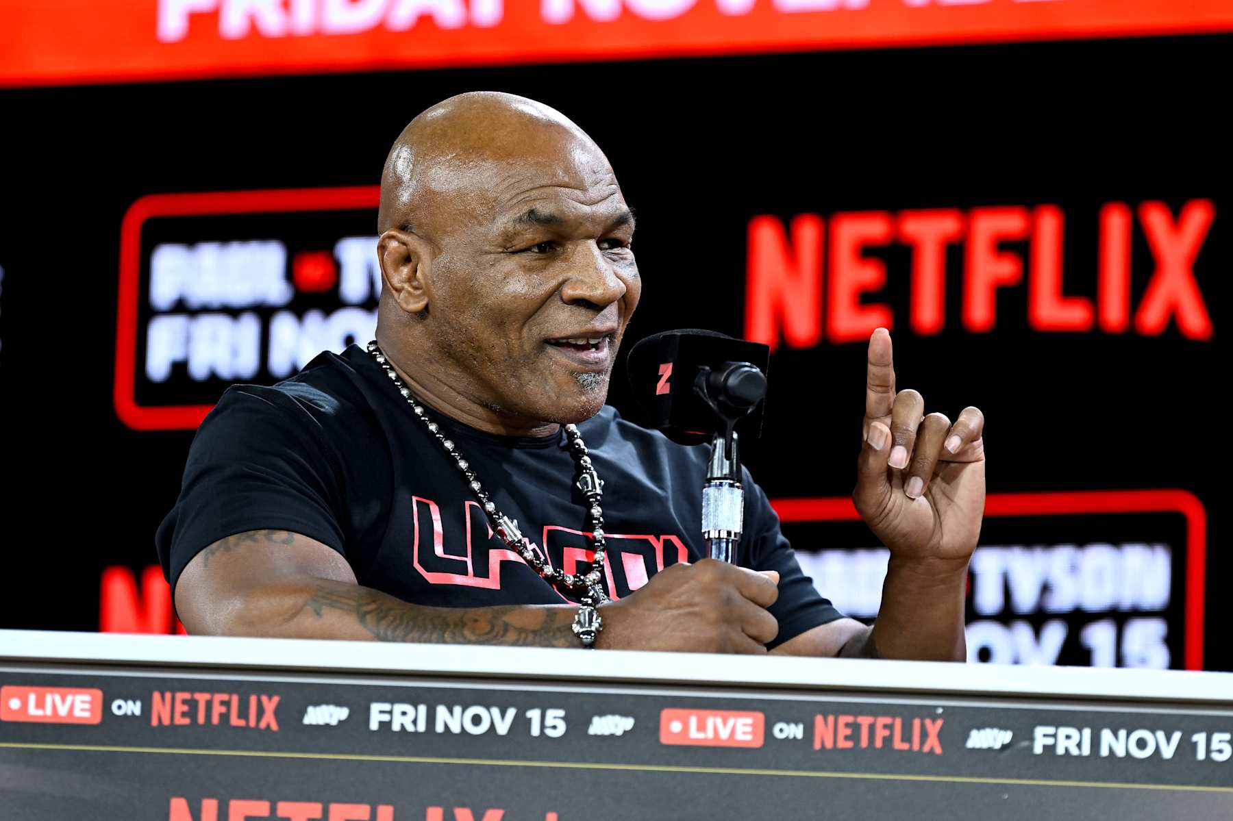 Video: Mike Tyson Greets Tom Brady, Cowboys Players; Faces Off vs. Jake ...
