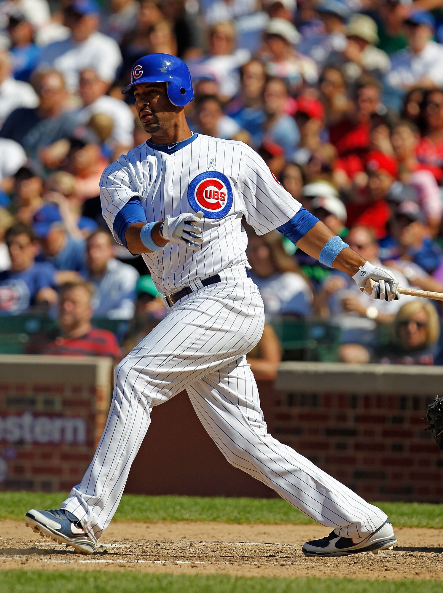 Derrek Lee: 10 Reasons He Will Win the Braves the NL East and Beyond
