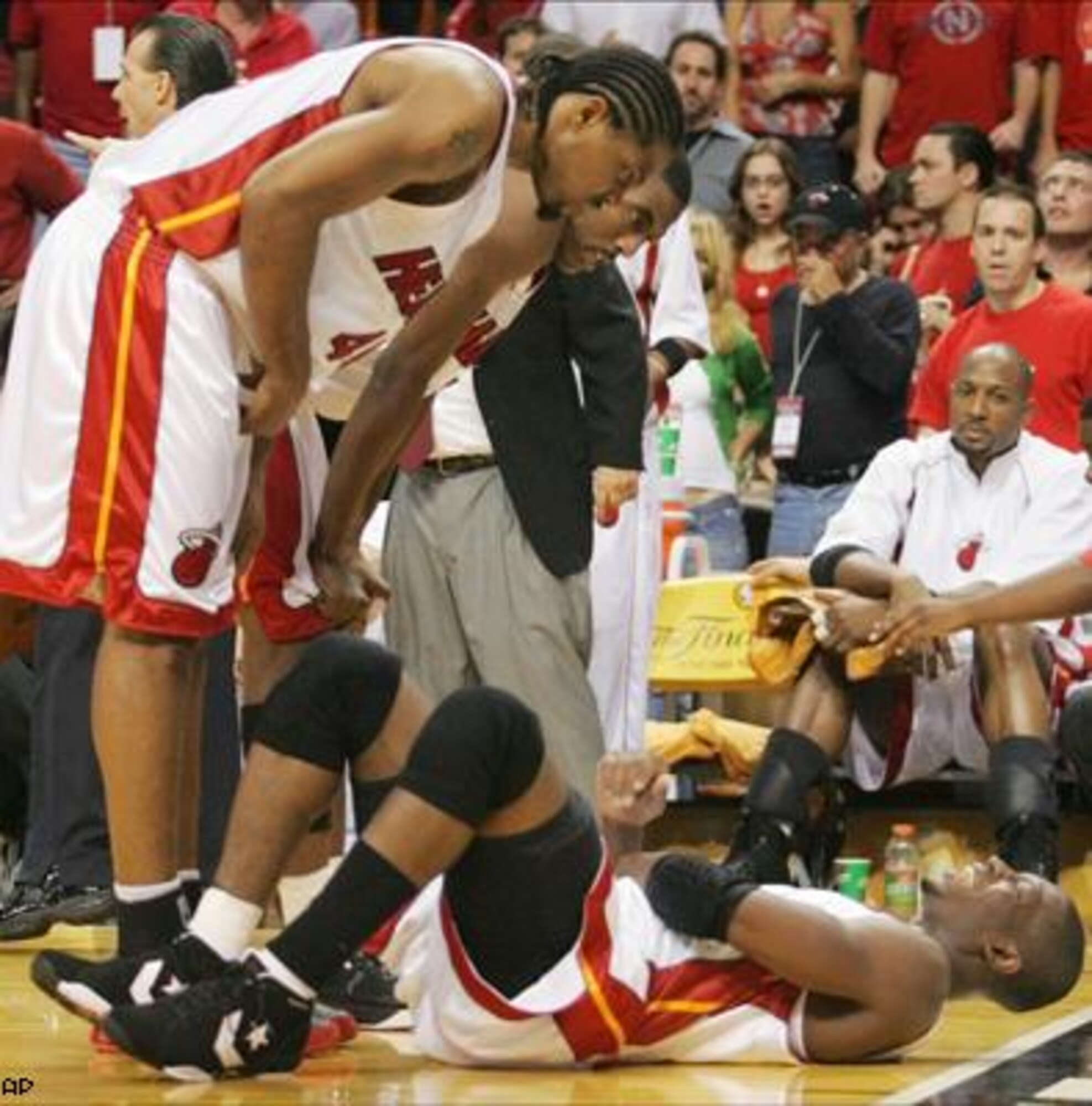 Dwyane Wade Injury: Could Miami Heat Dynasty Be Derailed Before It Began?