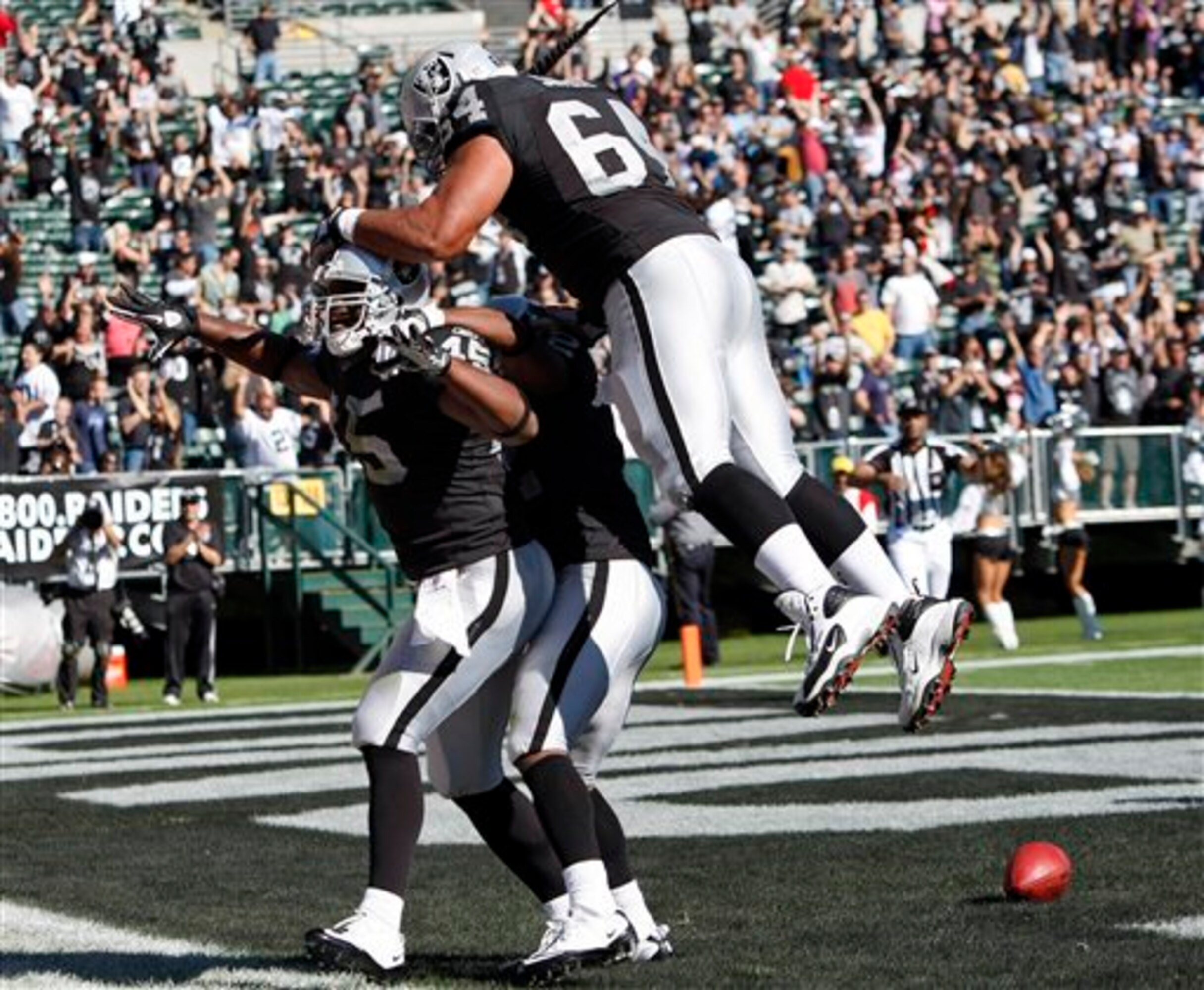 Oakland Raiders Win Two In a Row: New Guys and Old Are Chipping In!
