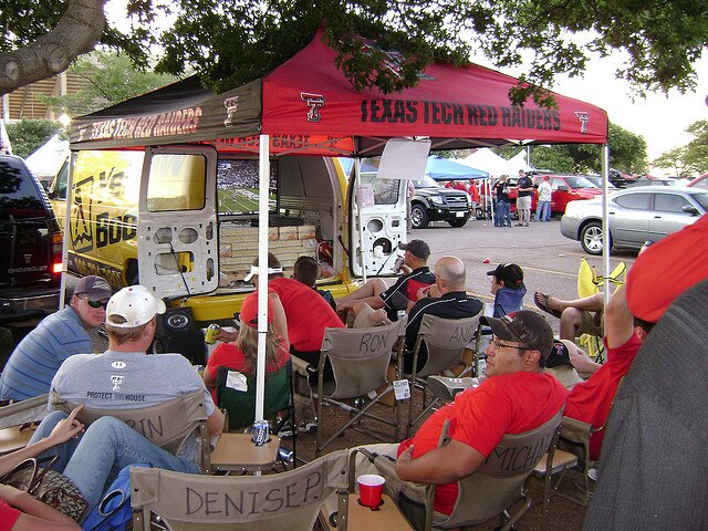 College Football Tailgating: The 28 Must-Haves for a Great Tailgate