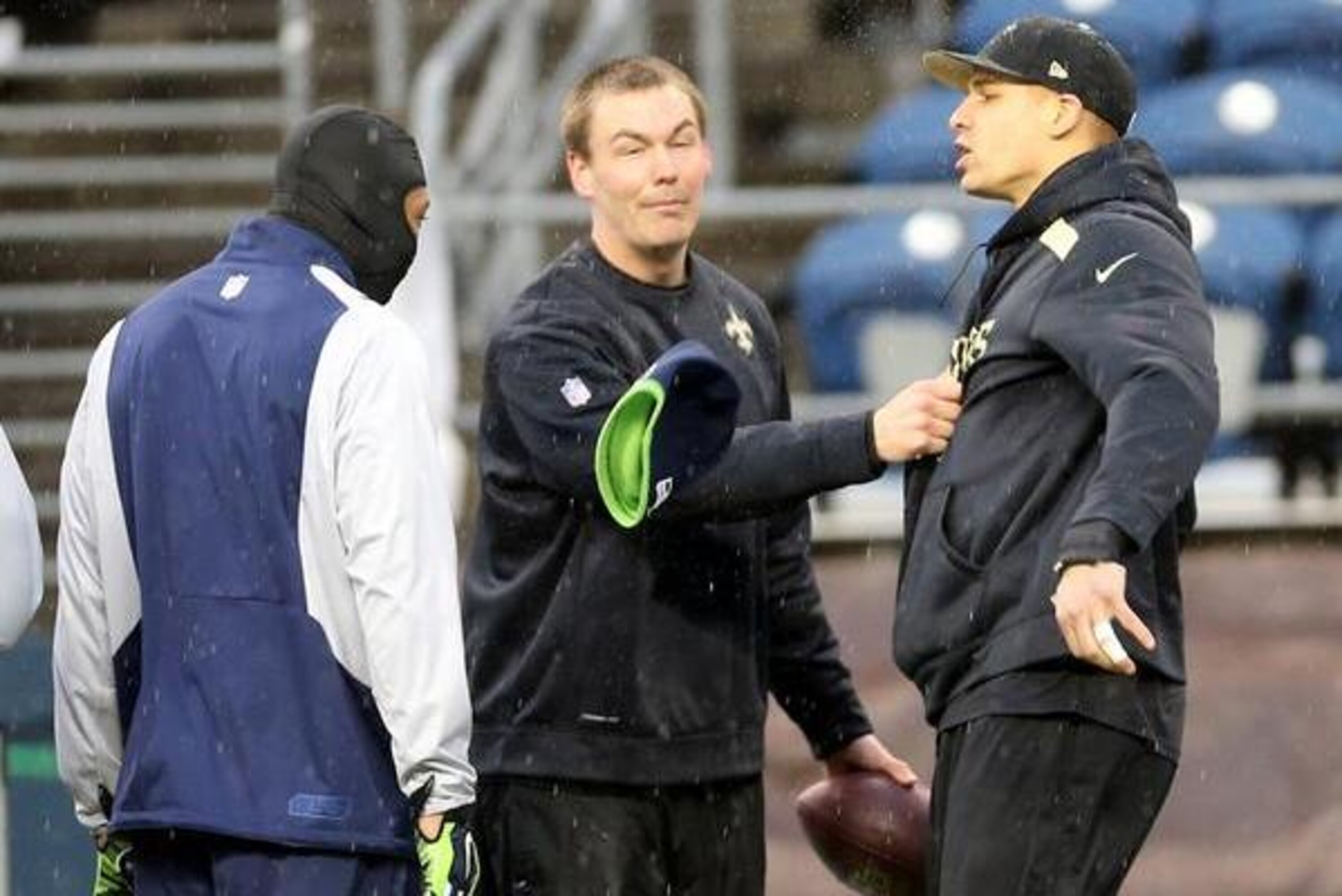 Jimmy Graham Gets in Scuffle with Seattle Seahawks Players Before Game