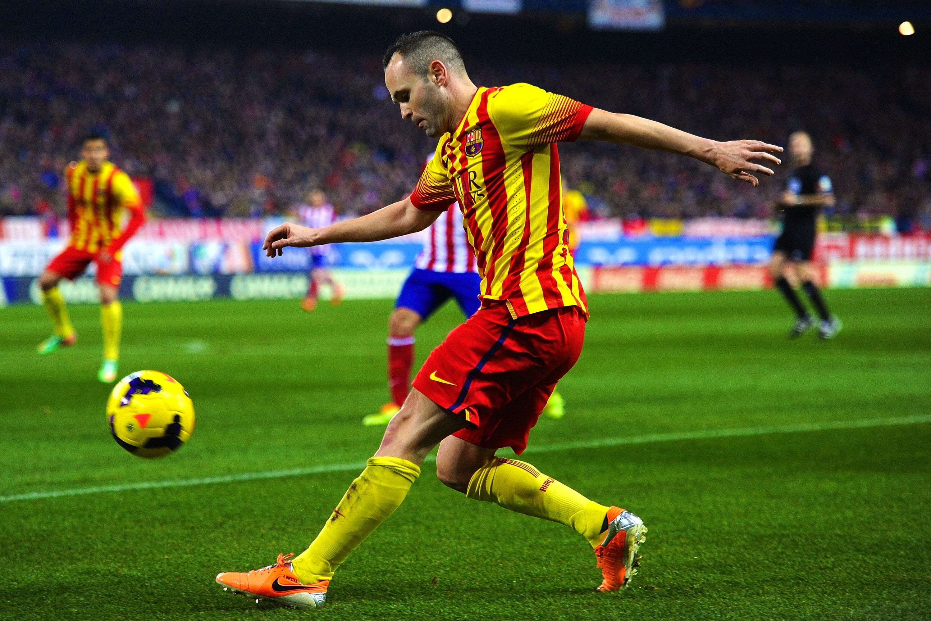 Andres Iniesta Injury: Updates on Barcelona Star's Knee and Return