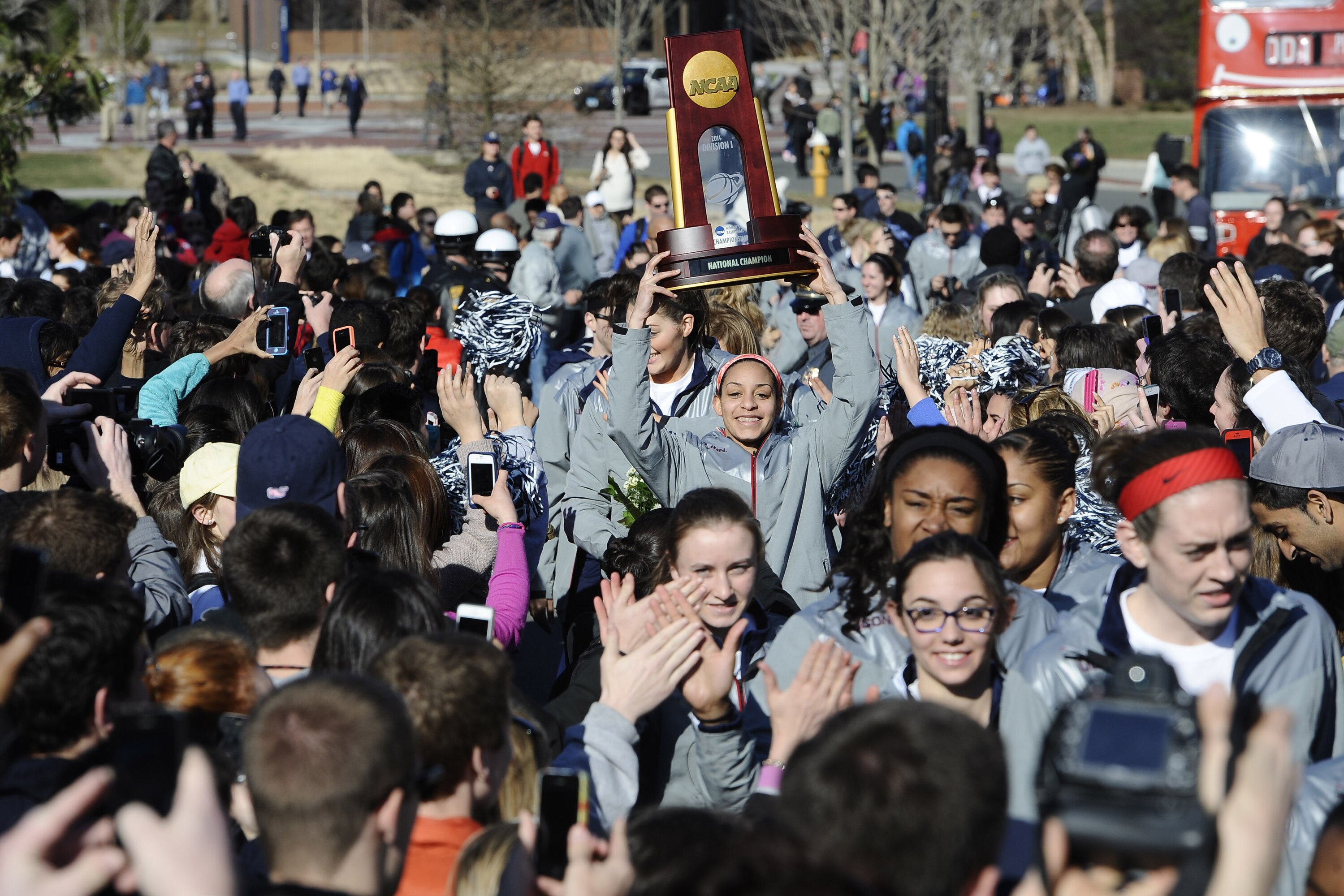 UConn Parade 2014: Twitter Reaction, Photos, Videos and More