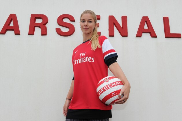 Anouk Hoogendijk Exclusive: Arsenal Ladies Star Talks Bergkamp, World ...
