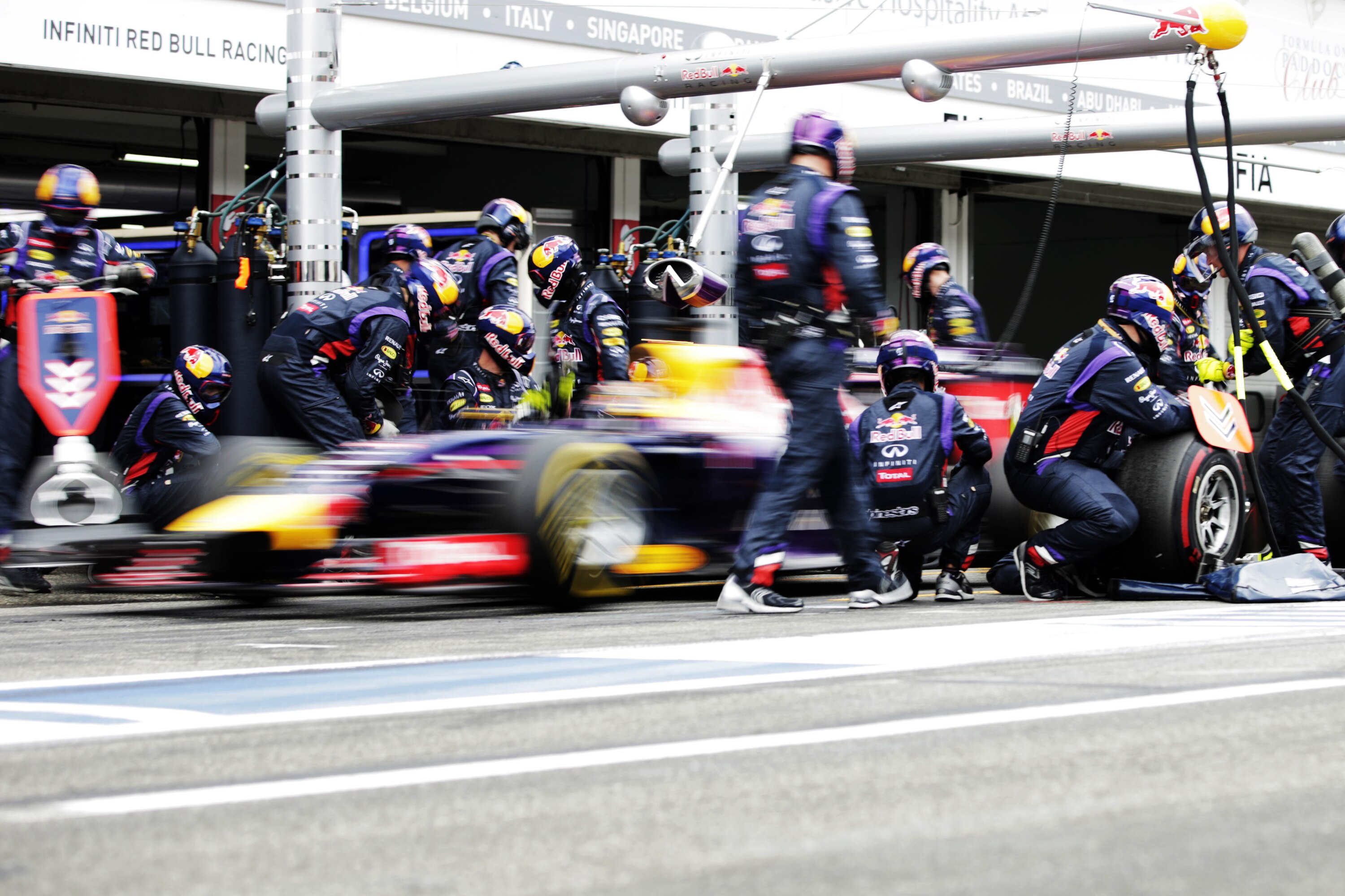 The Evolution of Formula 1 Pit Stops: Speed and Consistency