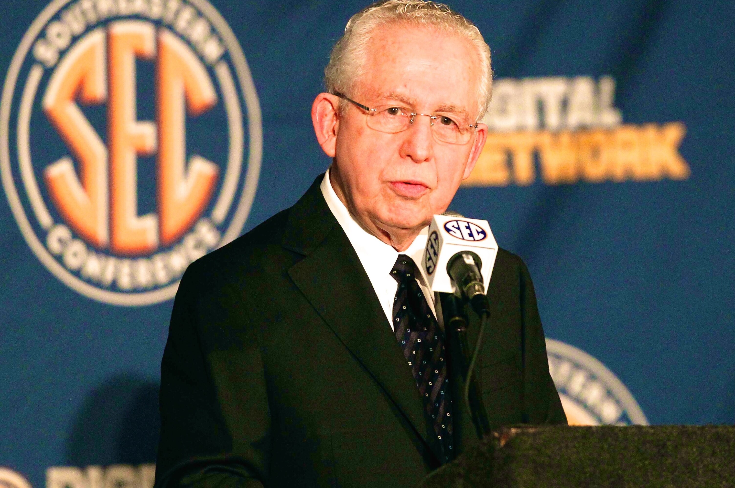 SEC Commissioner Mike Slive Announces Retirement Plans