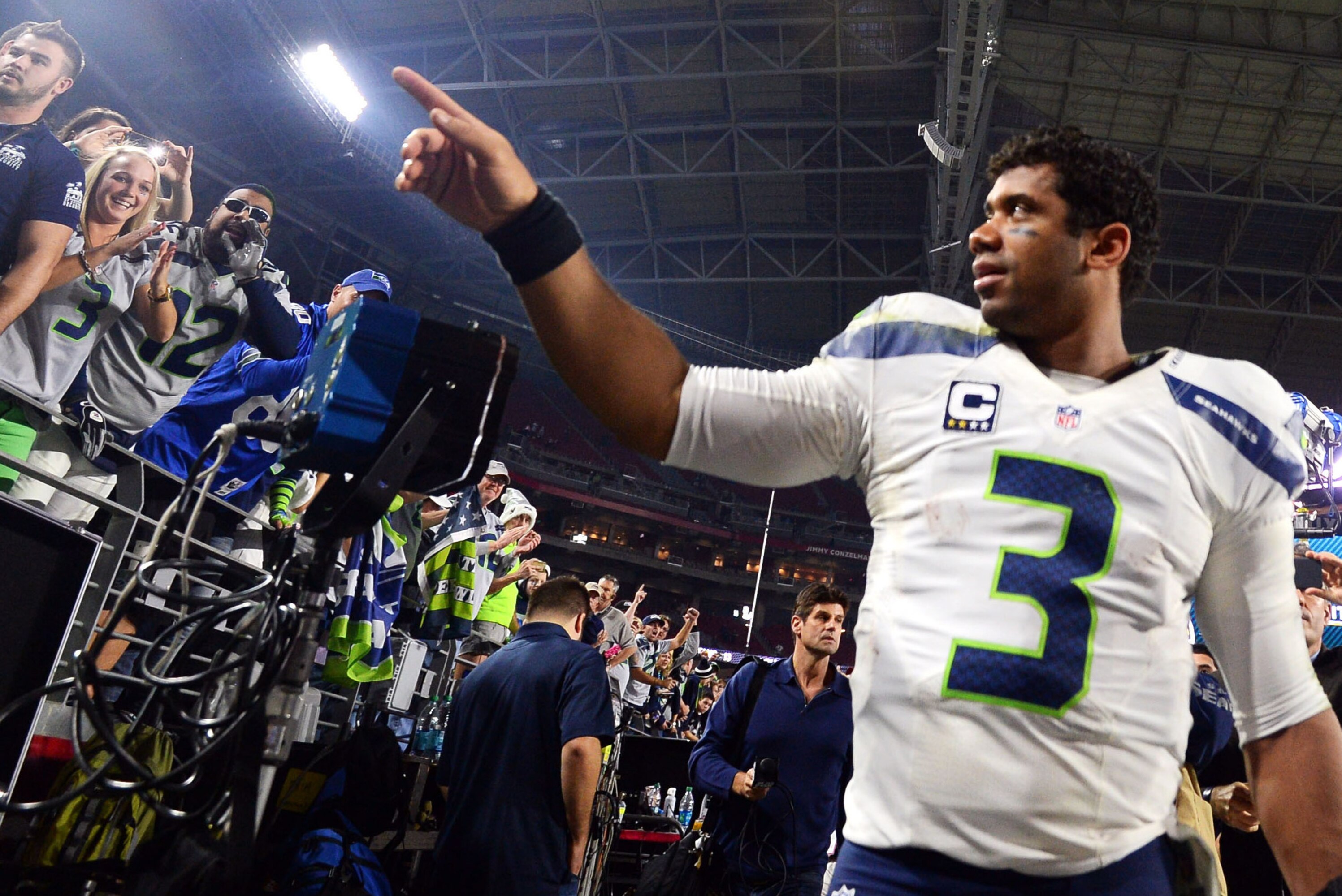 How Russell Wilson Uses Instincts and Patience to Be Effective as a Runner