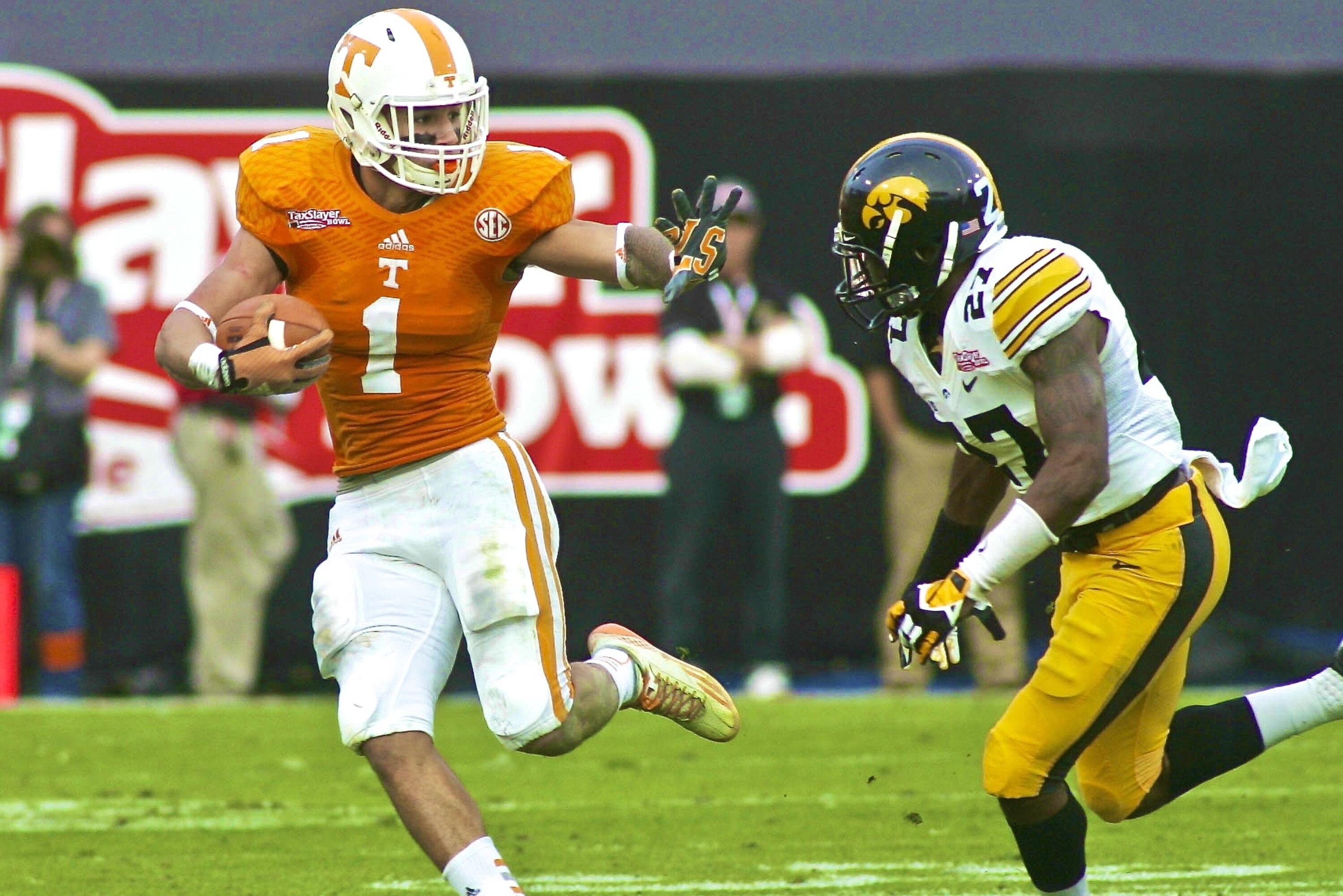Iowa vs. Tennessee: Score and Twitter Reaction for 2015 TaxSlayer Bowl