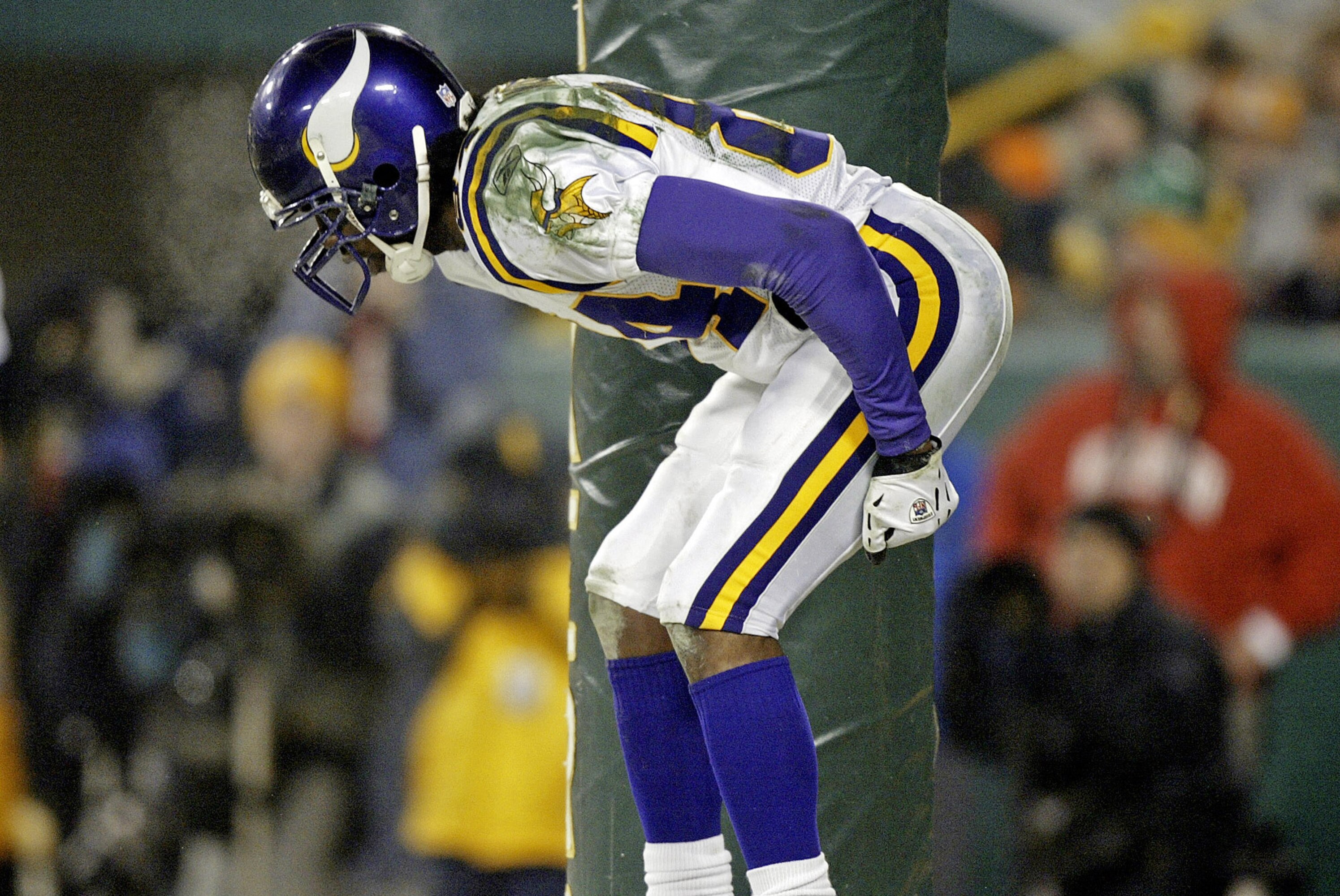 We Remember: 10th Anniversary of Randy Moss 'Mooning' Lambeau Field Crowd