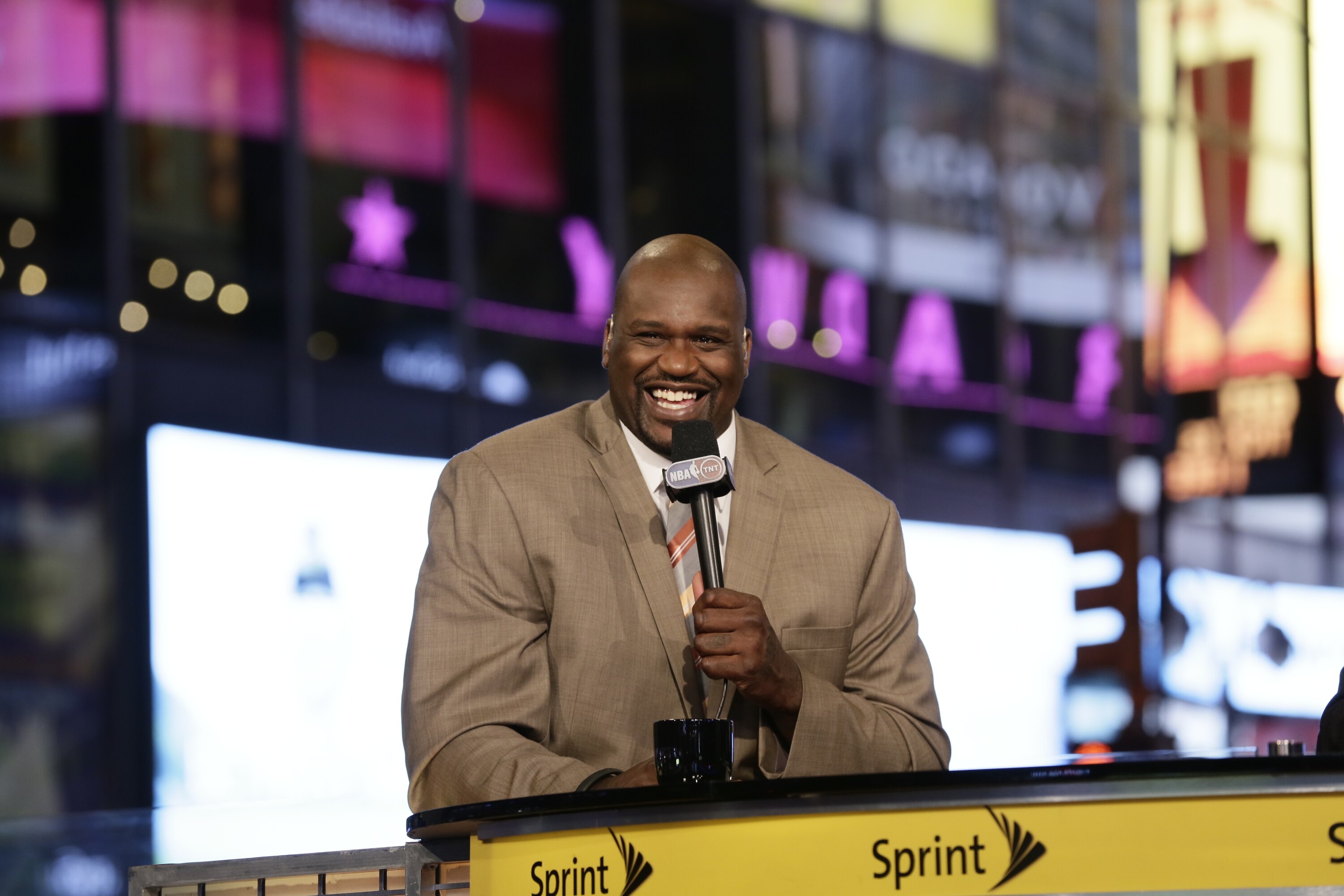 Shaq Sitcom: Rounding Up Details About Former NBA Star's New 'Shaq Inq ...